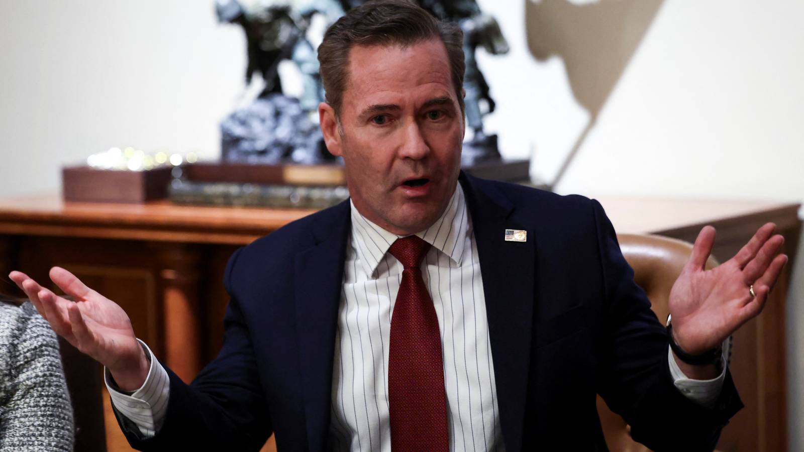 Mike Waltz om «Signalgate»: – Eg tar på meg heile ansvaret – NRK Urix ...