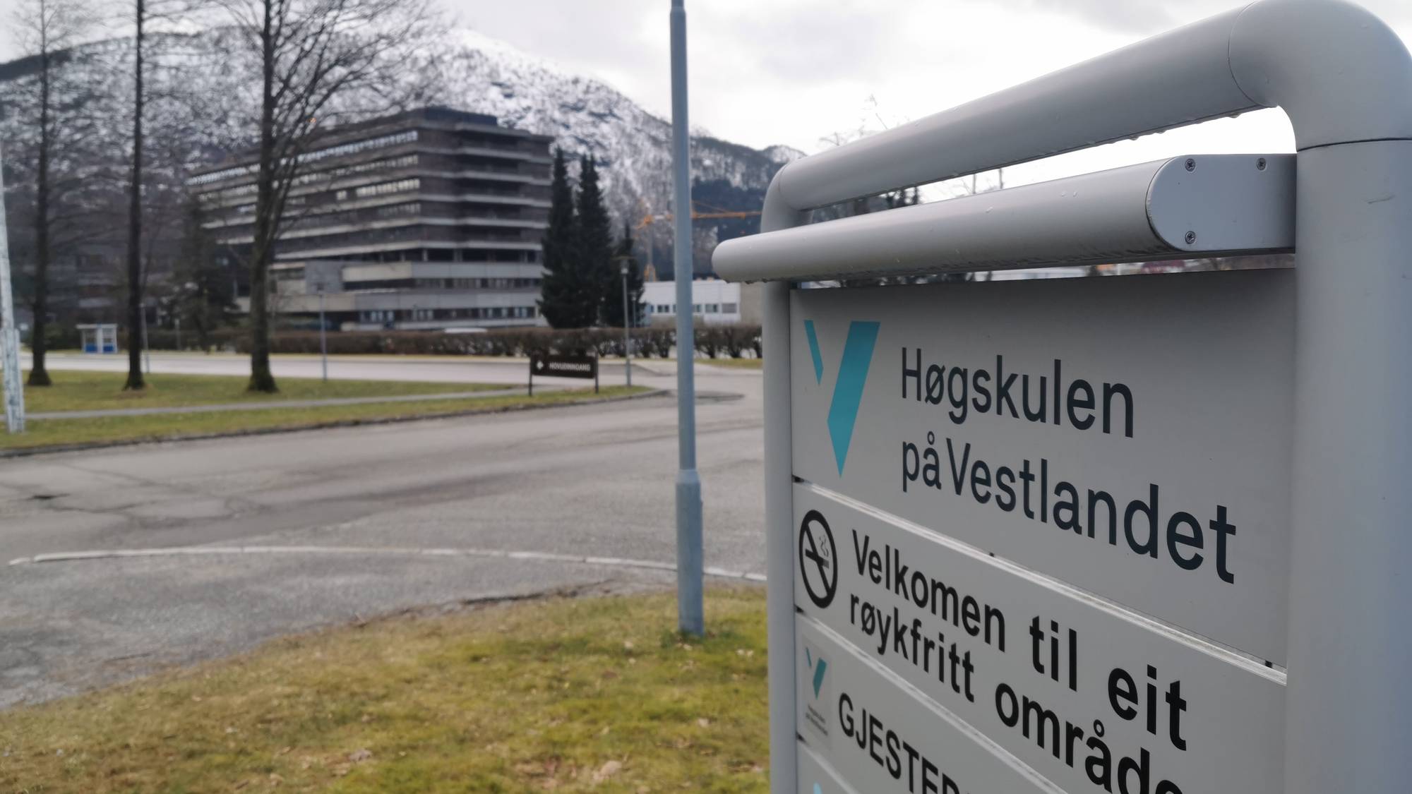 Vestlandsinstitusjoner ute av utdanningsrangering – NRK Vestland