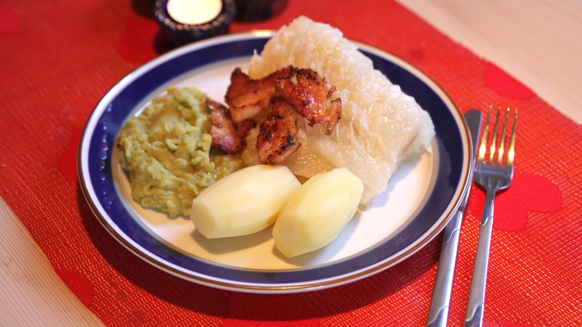 Lutefisk med tradisjonelt tilbehøyr – NRK Mat – Oppskrifter og inspirasjon