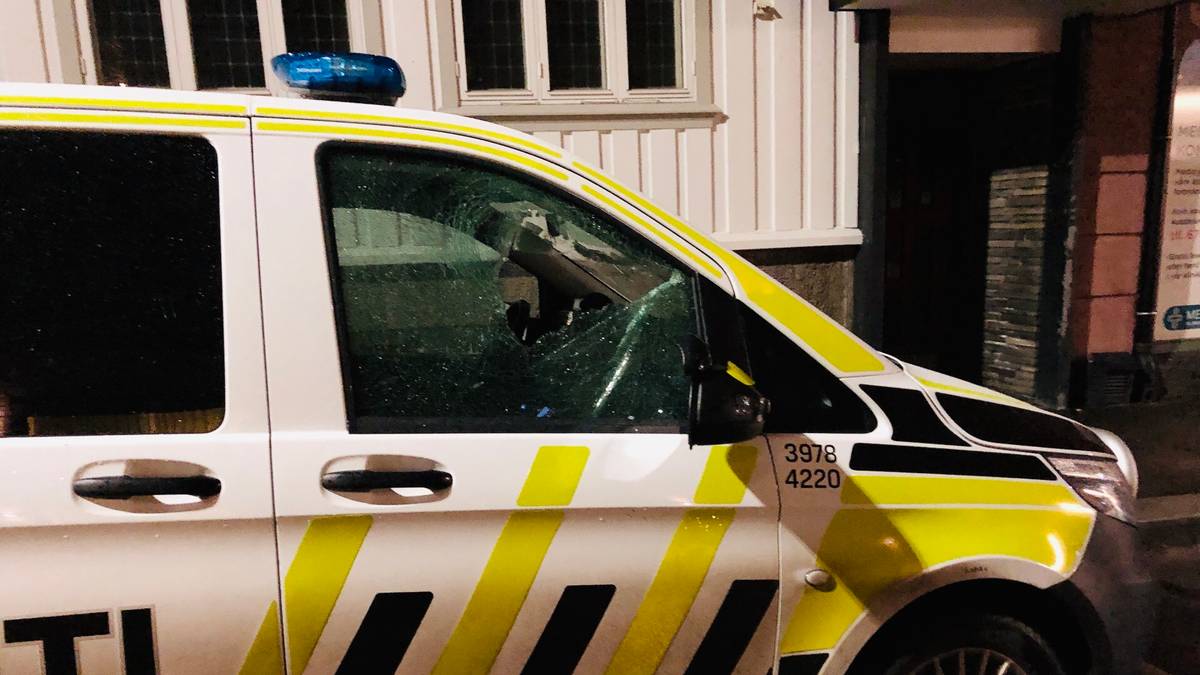 Knuste Ruter På Politiets Biler Med øks Nrk Vestfold Og Telemark