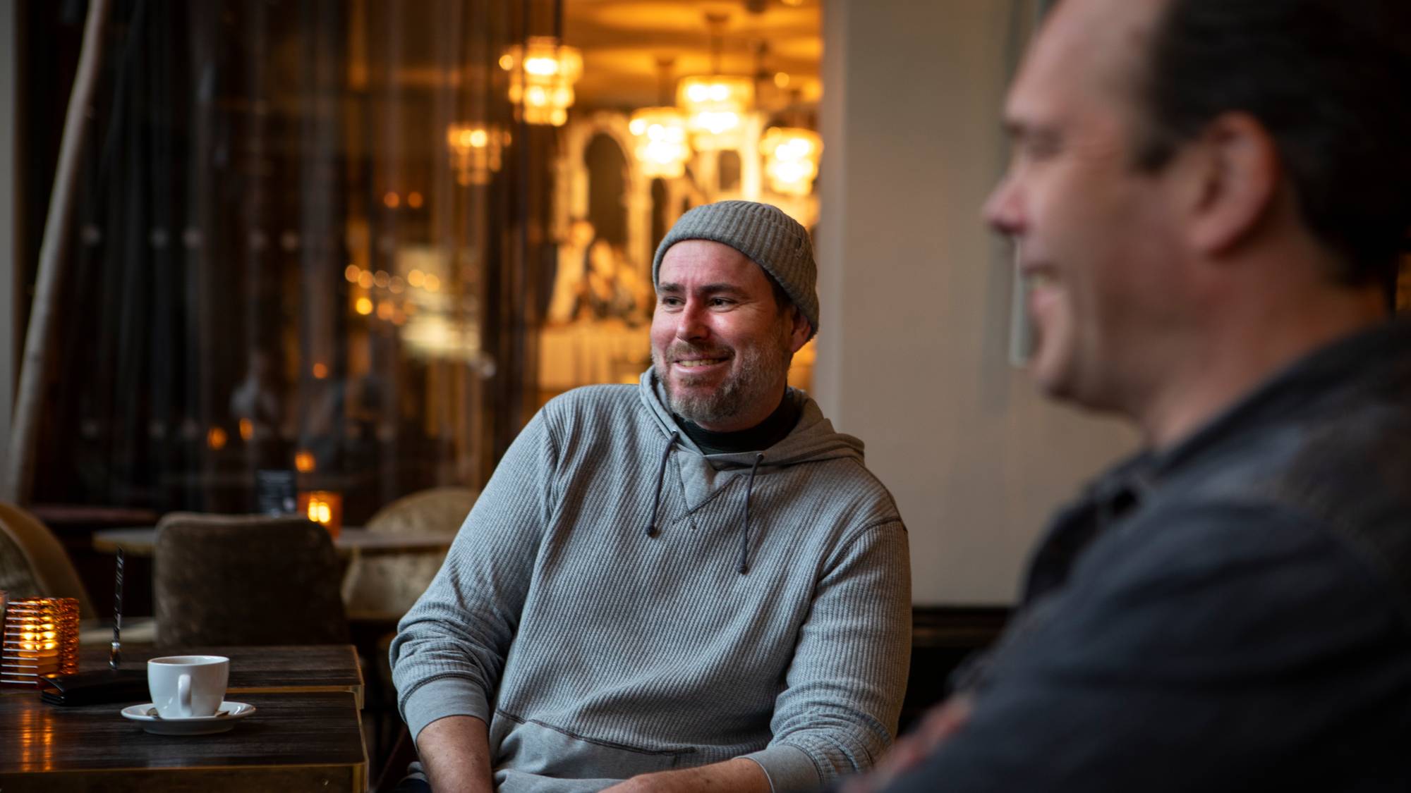 Skuespiller Tommy Karlsen Sandum er død – NRK Kultur og underholdning