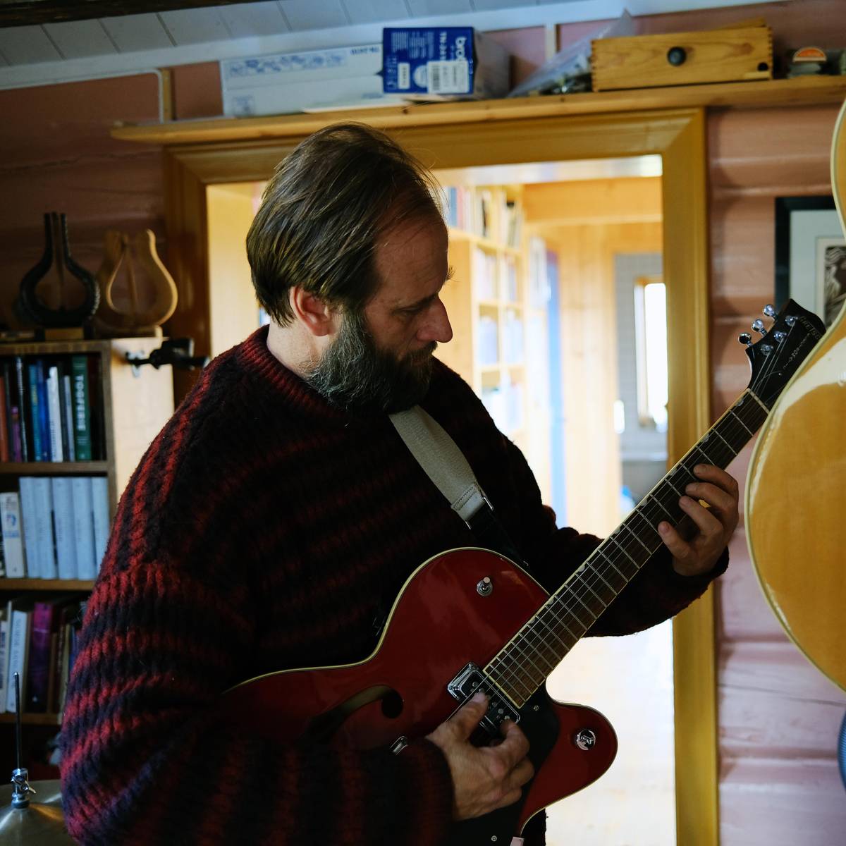 Bjella og ved – slik skal teatret få menn inn i salen – Kultur