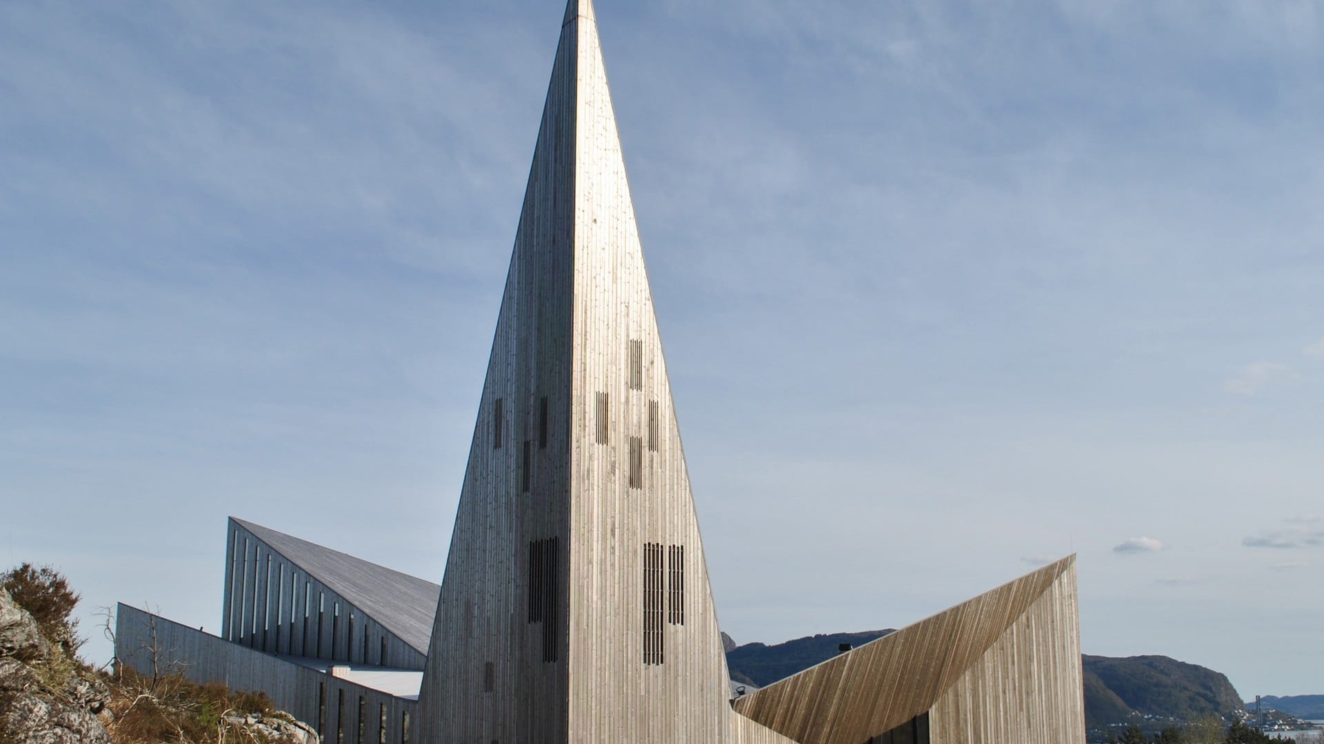 Gudstjeneste fra Knarvik kyrkje - Gudstjeneste - radio - NRK Radio