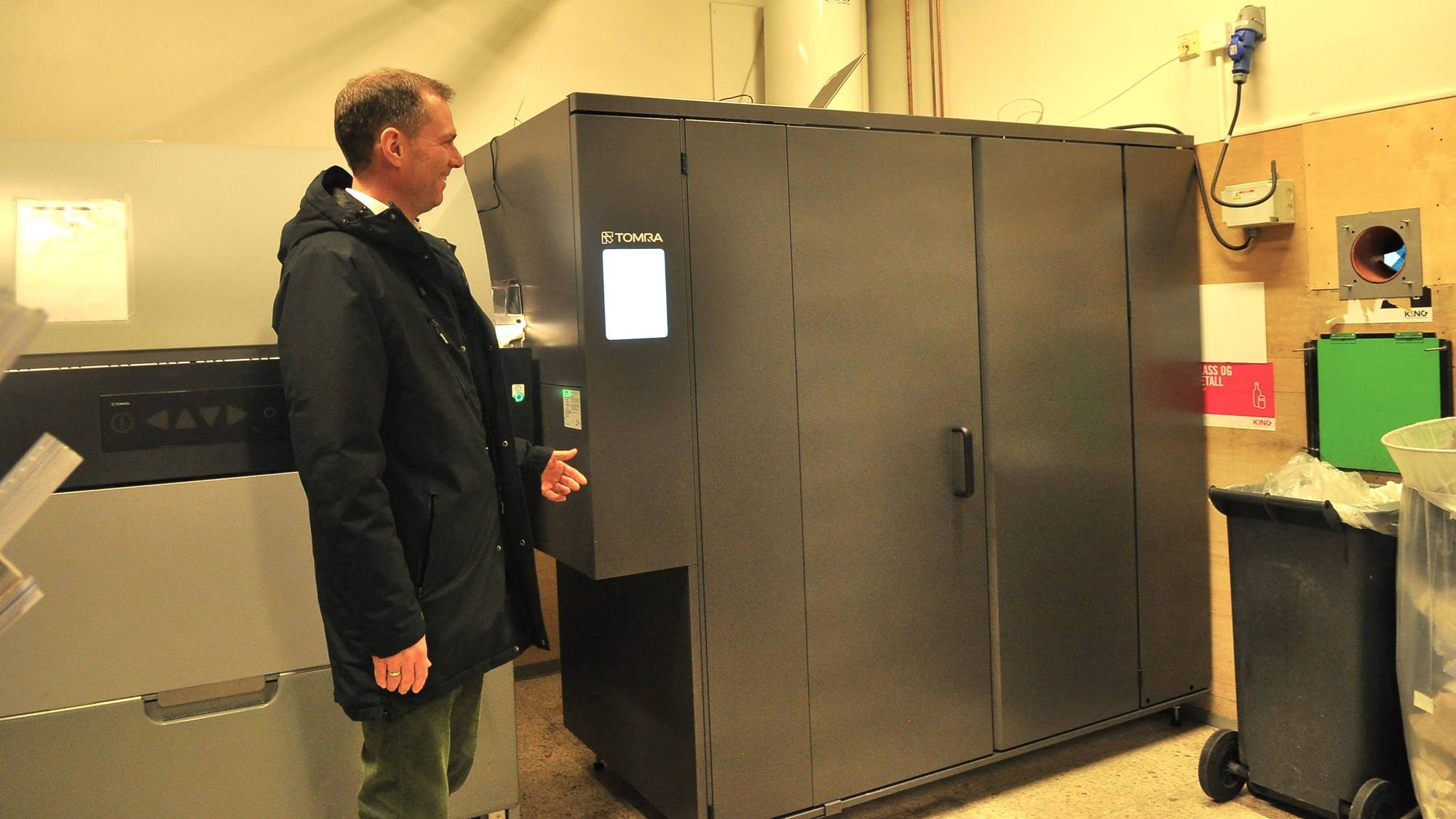 Den nye panteautomaten testes ut i Lier før de rulles ut nasjonalt og ...