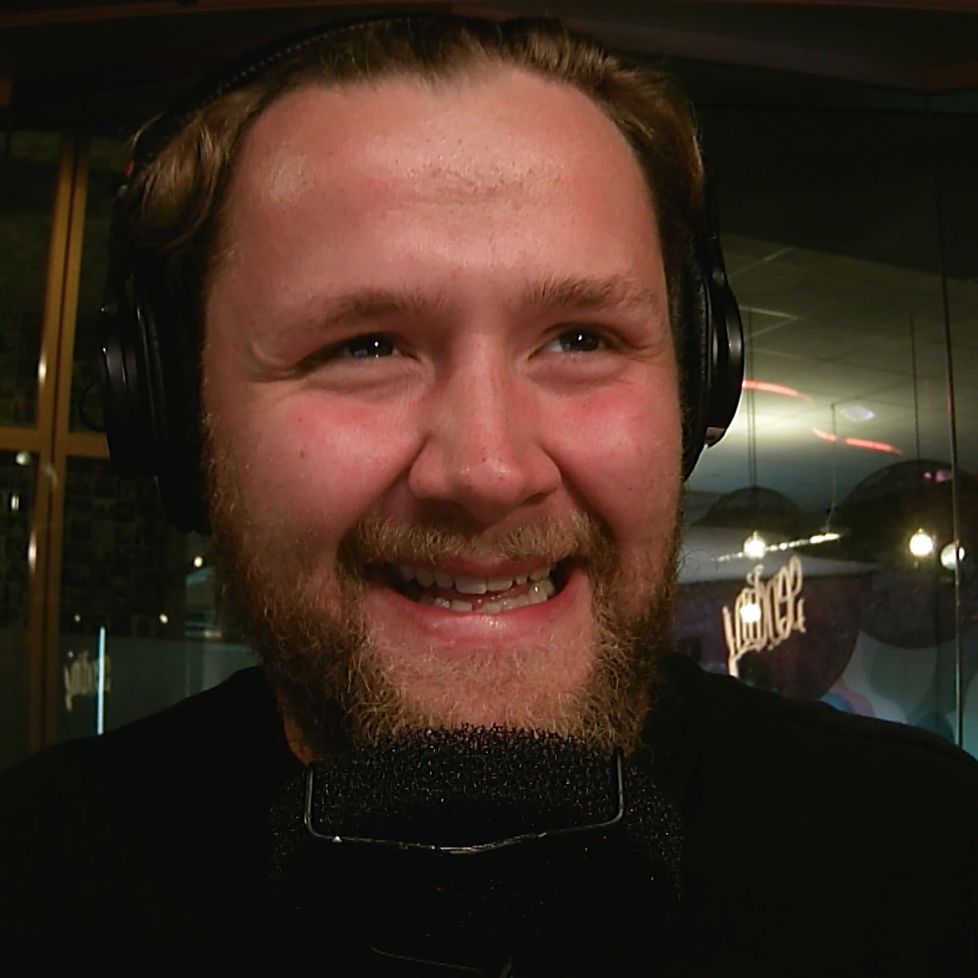 Martin blir eid av sin kjøreskolelærer – NRK