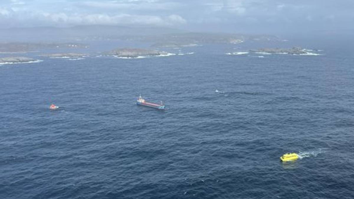 BT: Skip driver mot land utenfor Austevoll – Siste nytt – NRK