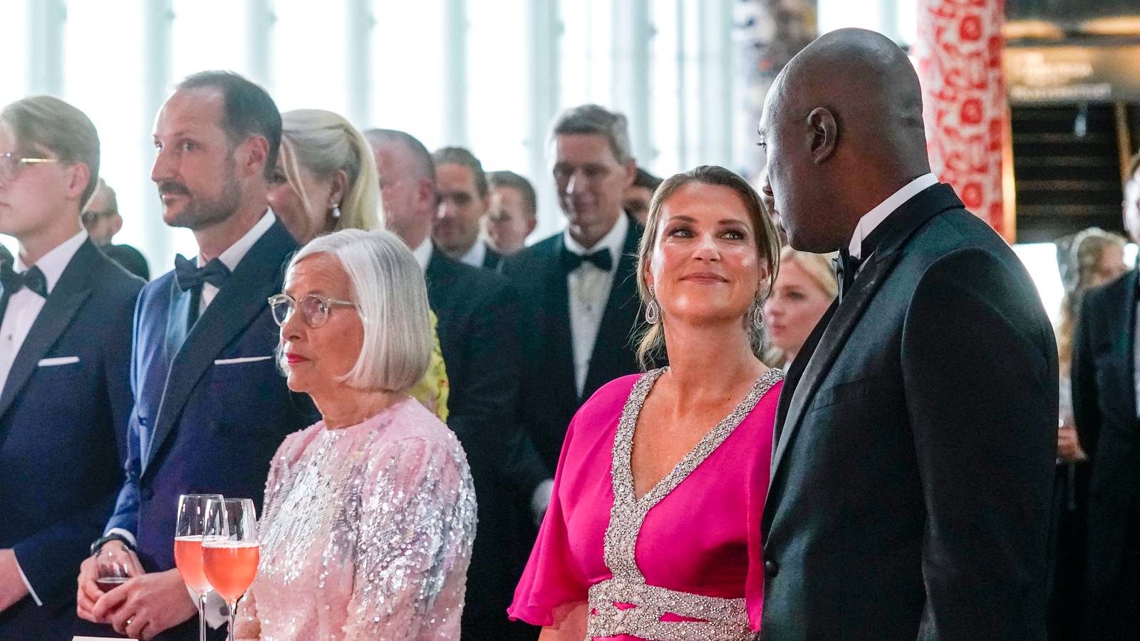 Kronprins Haakon: Blir sint av fordømmelsen av prinsesse Märtha Louise ...