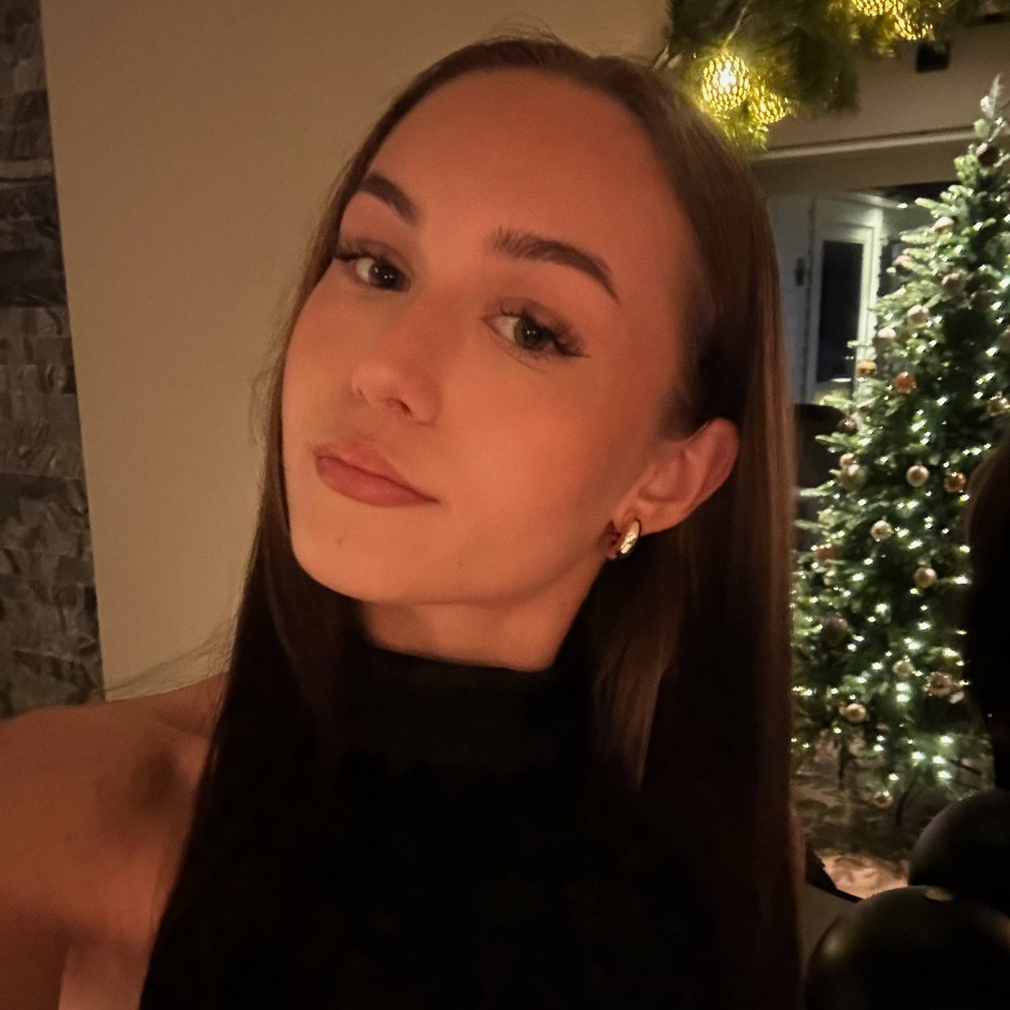 Russerevyen i Meråker lagde sketsj om Anette Strids avdøde far Gaute ...