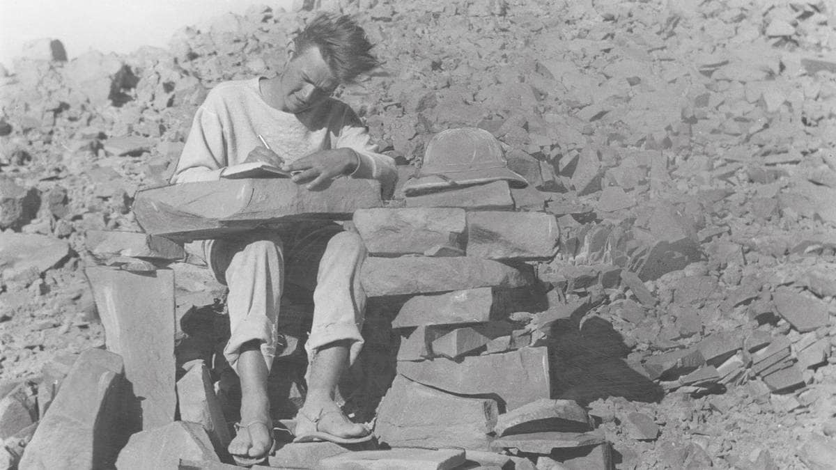 Anmeldelse: «Fra smokken til ovnen. En biografi om Axel Jensen» av ...