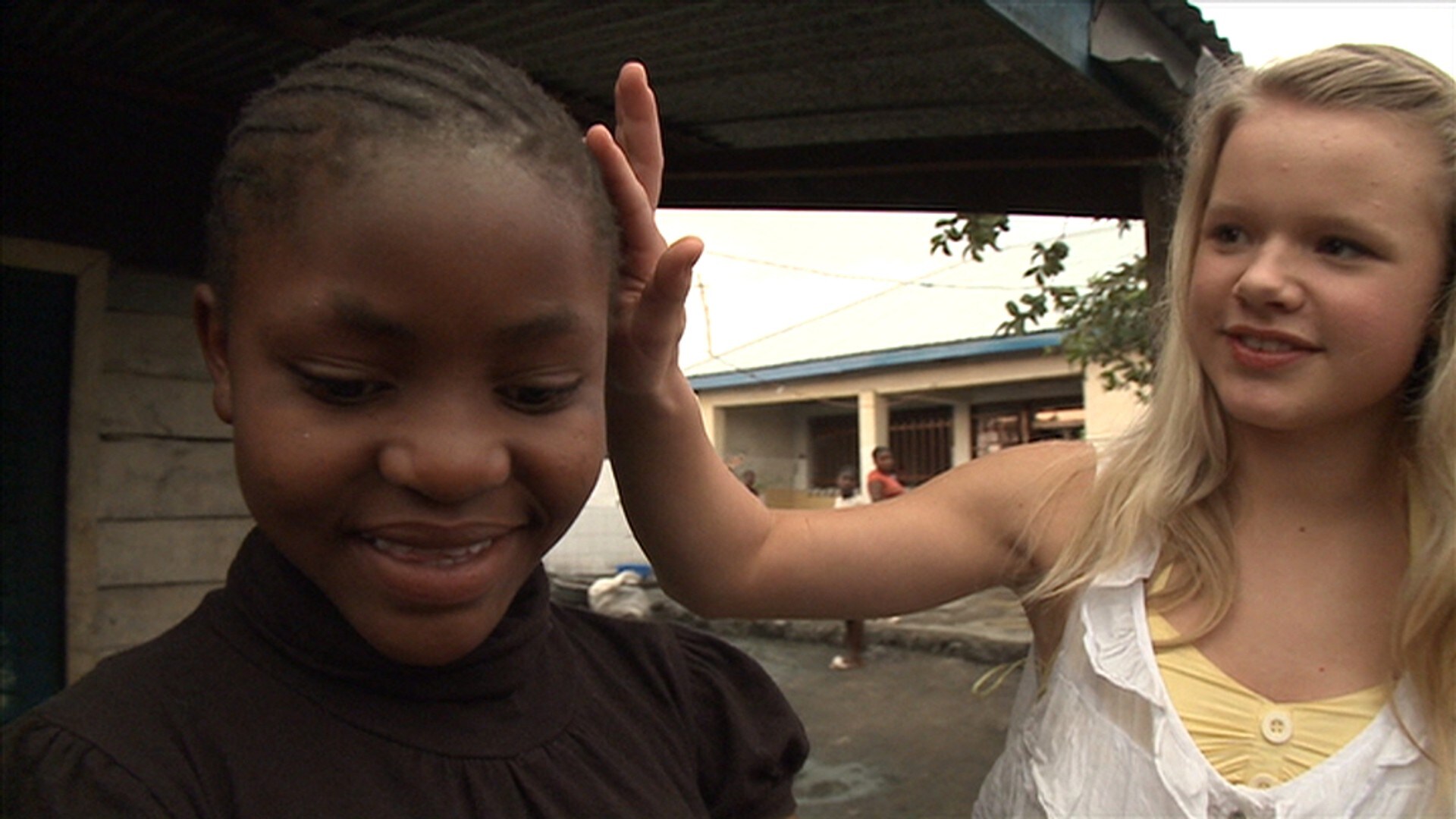 Lisa Børud og Dina med musikk-video – NRK