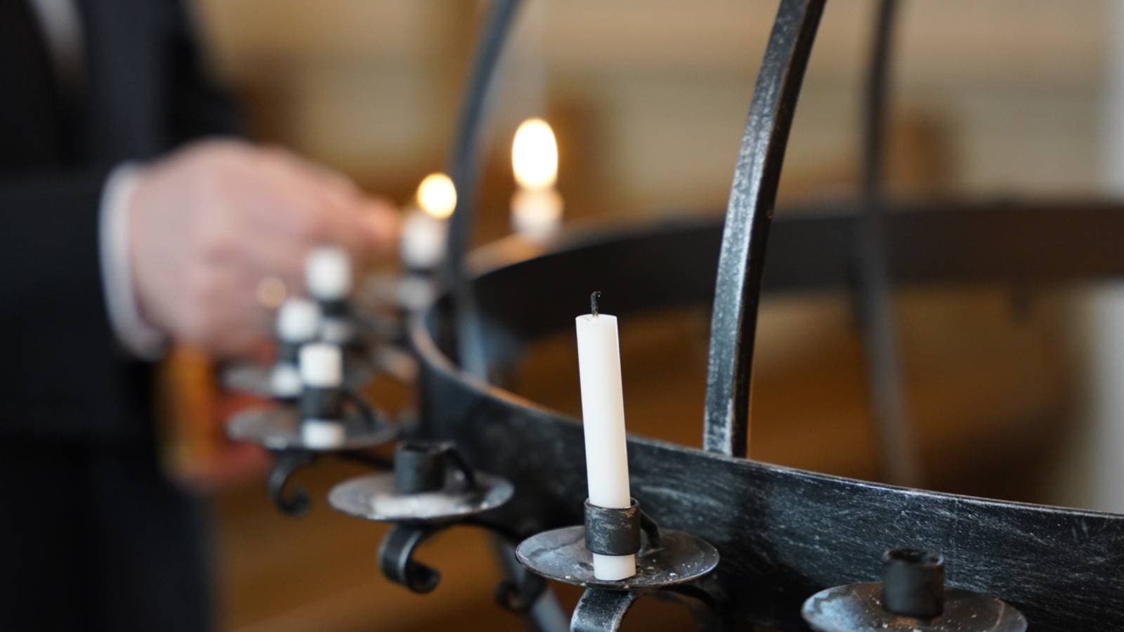 Sørget sammen i Torpo kirke etter drapene – NRK Buskerud – Lokale ...