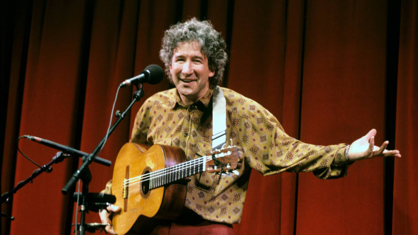 Artist og komiker Eddie Skoller (79) er død – Siste nytt – NRK