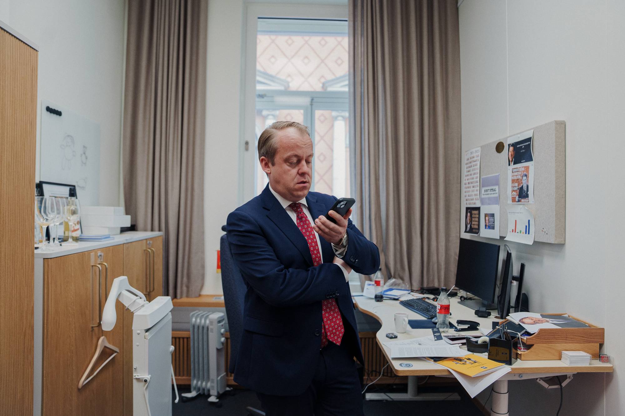 Erlend Wiborg og Frp vil sende heim ukrainske menn som flyktar til ...