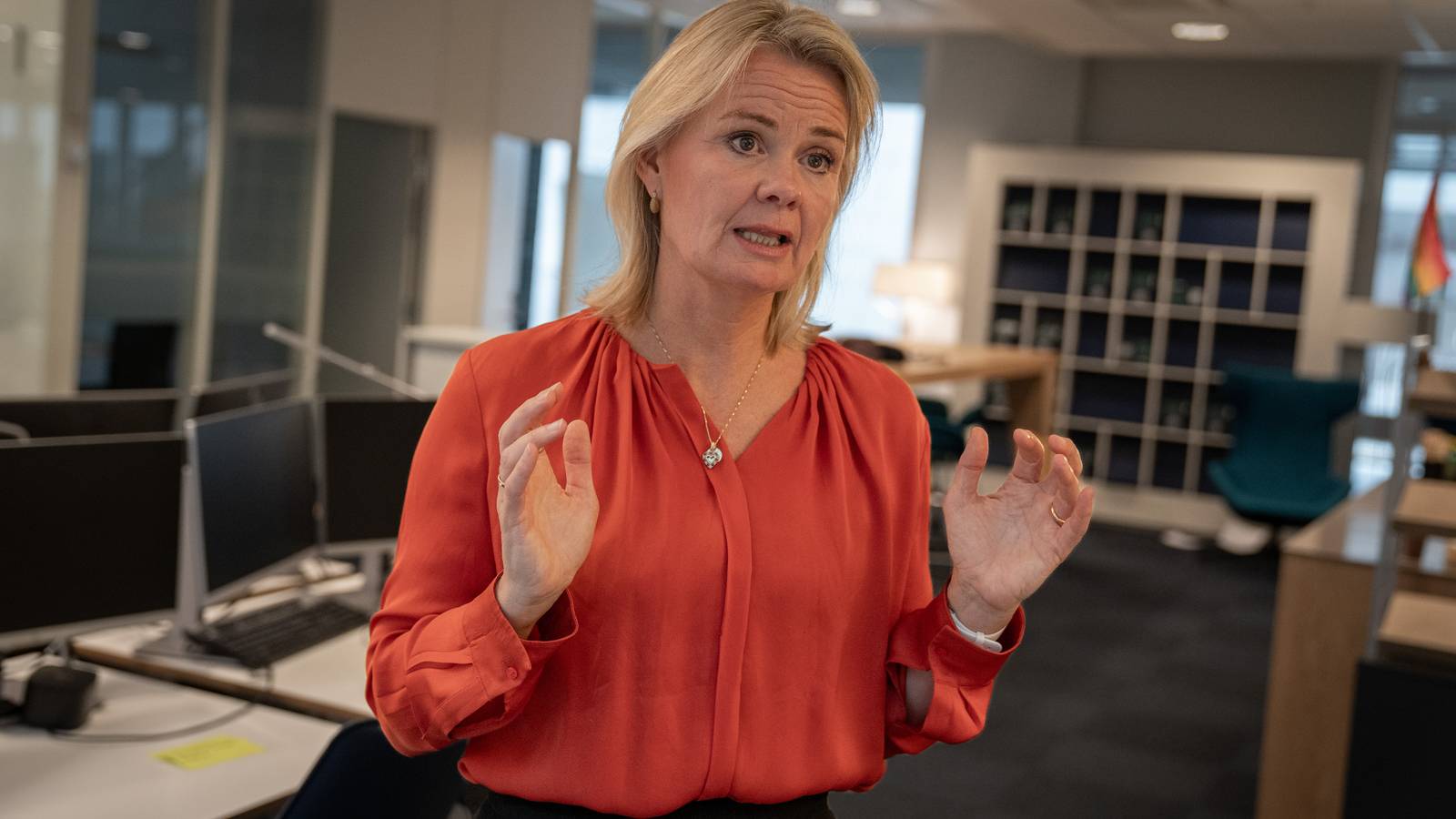 Bankene: – Kvinner har dårligere oversikt over økonomien enn menn – NRK Norge – Oversikt over ...