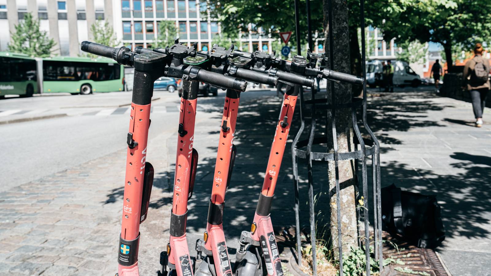 Kan få bot for feilparkering av elsparkesykkel – NRK Rogaland – Lokale ...