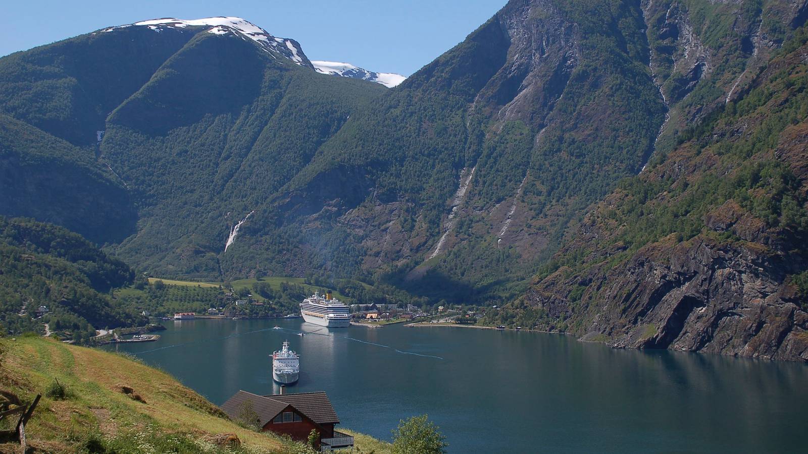 Rapport: Lufta i Flåm og Geiranger er i periodar helsefarleg – NRK Vestland