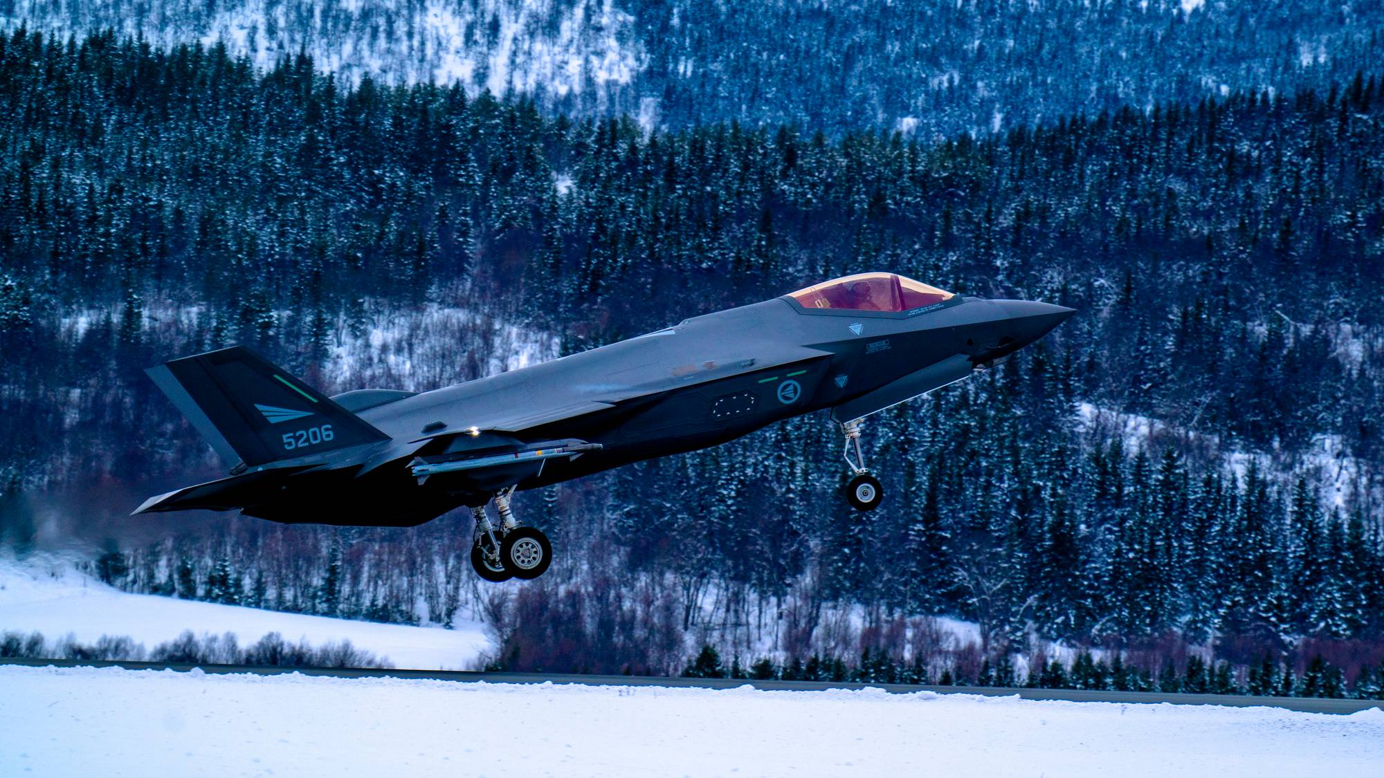 Luftforsvaret utreder konsept for spredning av flybaser – NRK Troms og ...