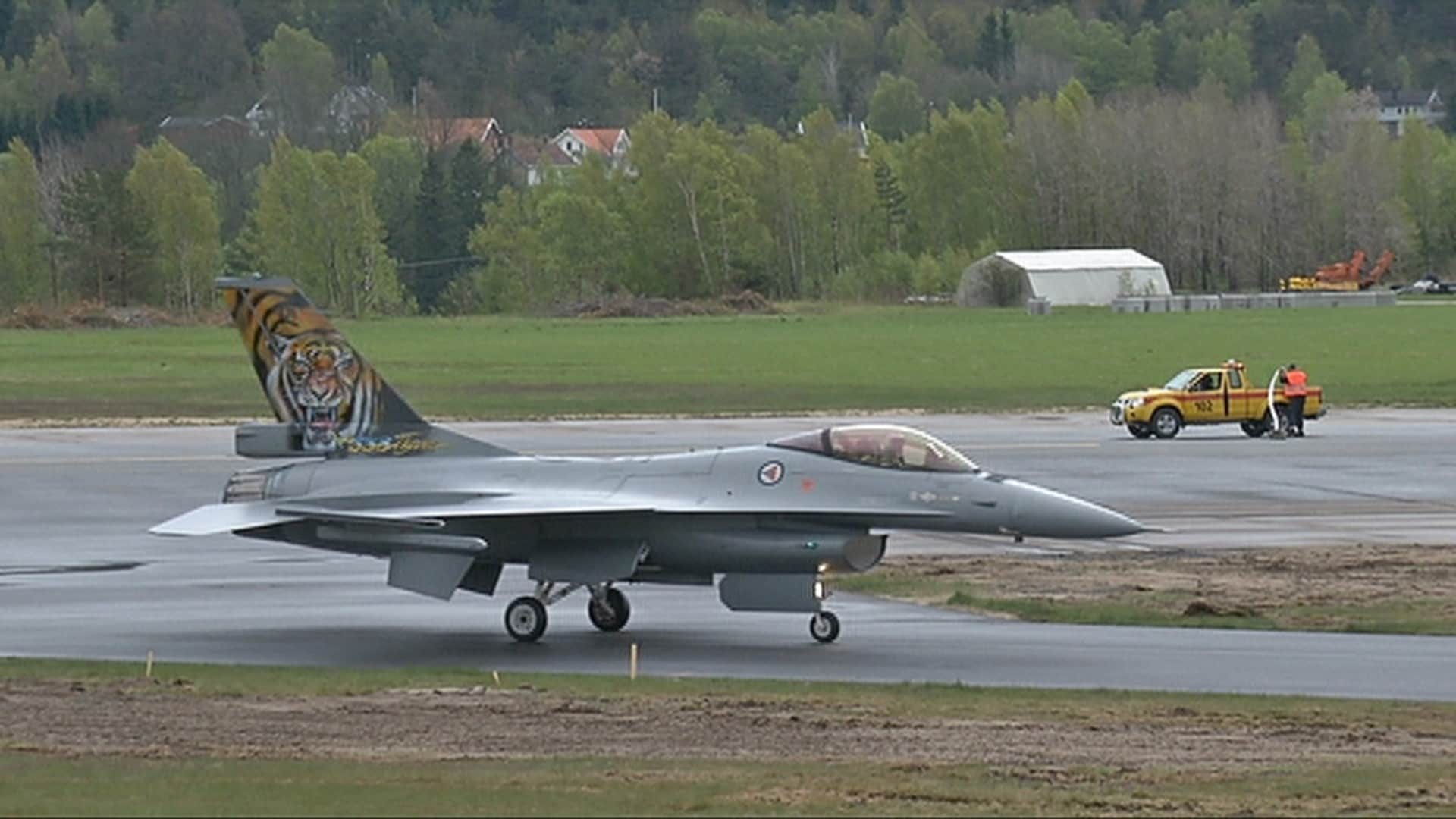 Flyshow på Kjevik – NRK