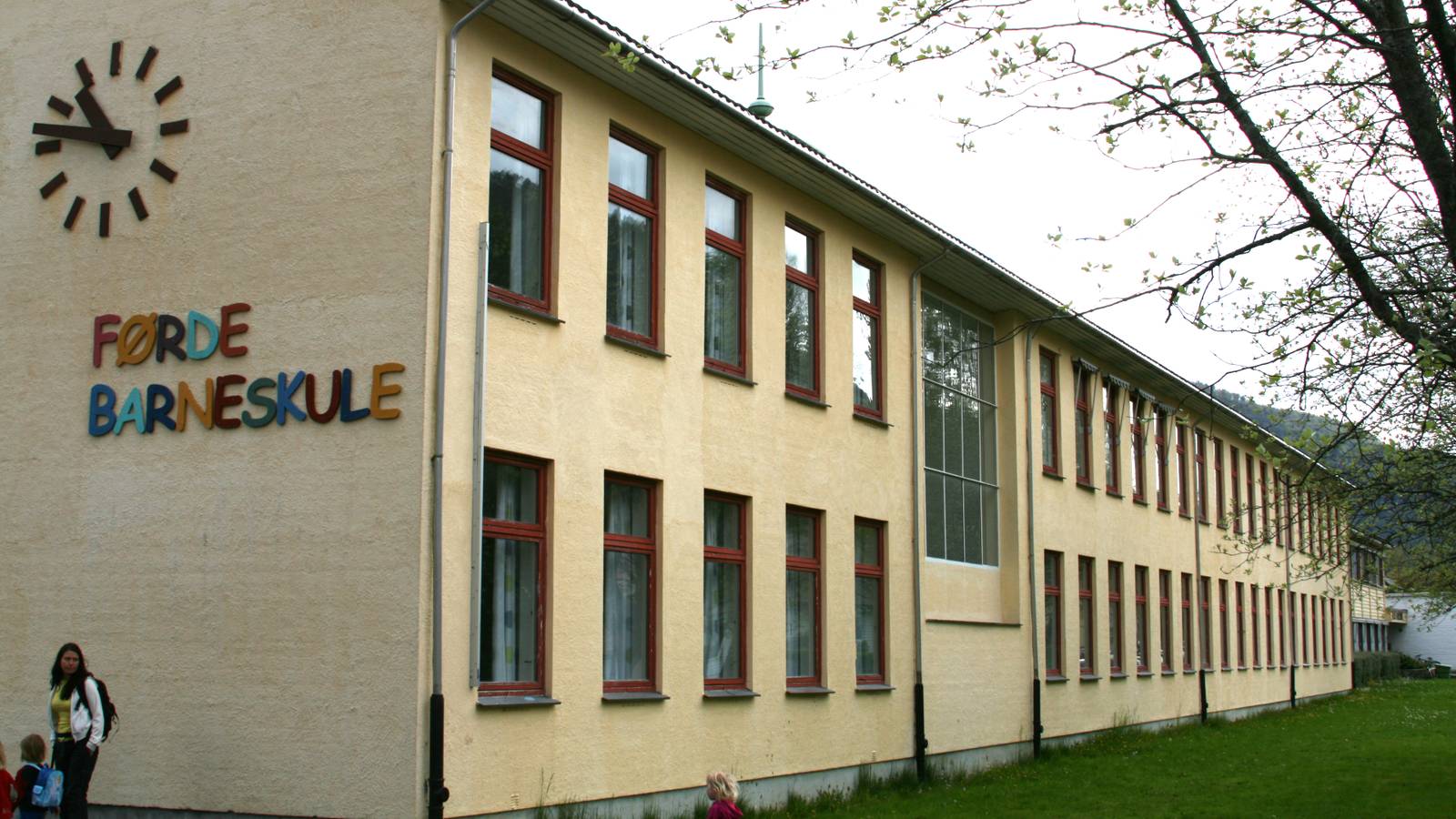 Vil legge ned to barneskular og to ungdomsskular i Sunnfjord – NRK Vestland