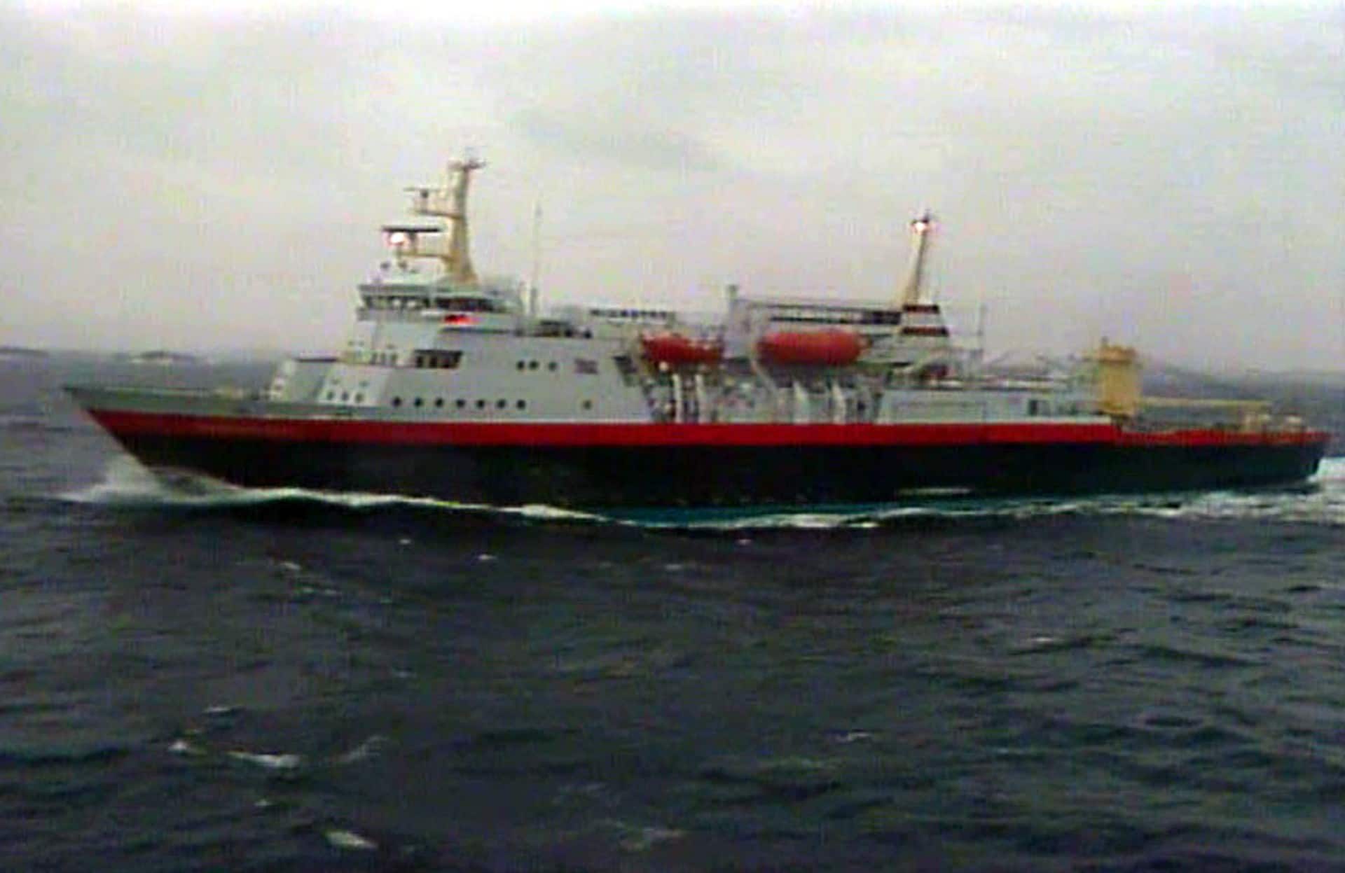 Med MS Midnatsol langs kysten – NRK