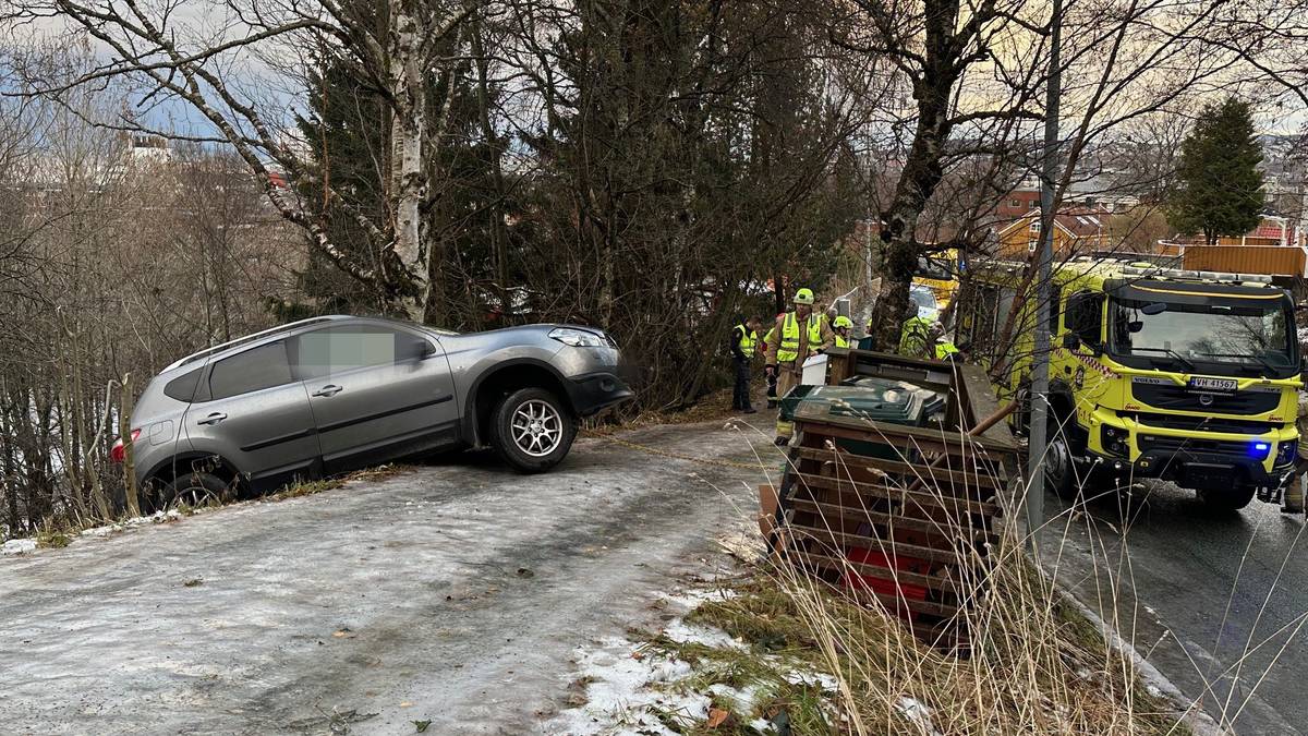 Bil kjørte av veien i Trondheim – NRK Trøndelag – Lokale nyheter, TV og ...
