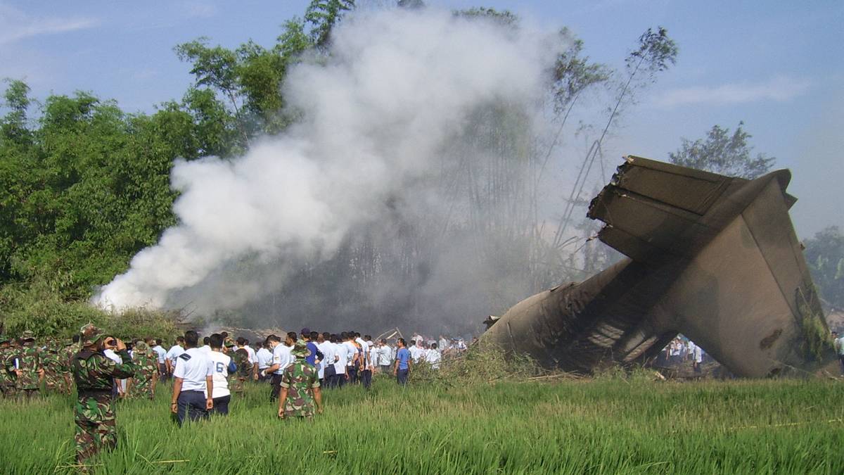 Militærfly styrtet i Indonesia – NRK Urix – Utenriksnyheter og ... Militærfly styrtet i Indonesia – NRK Urix – Utenriksnyheter og ...