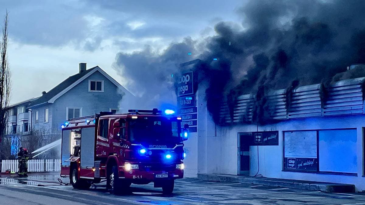 Brann i butikk i Bodø: – Hold vinduer og dører lukket – NRK Nordland