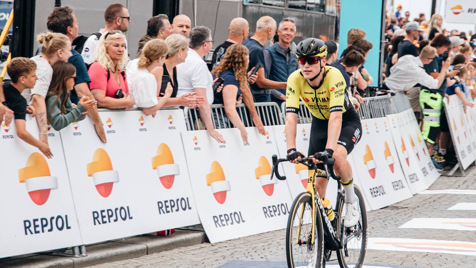 Supertalentet Per Strand Hagenes fra Sandnes blir hyllet av en av ...