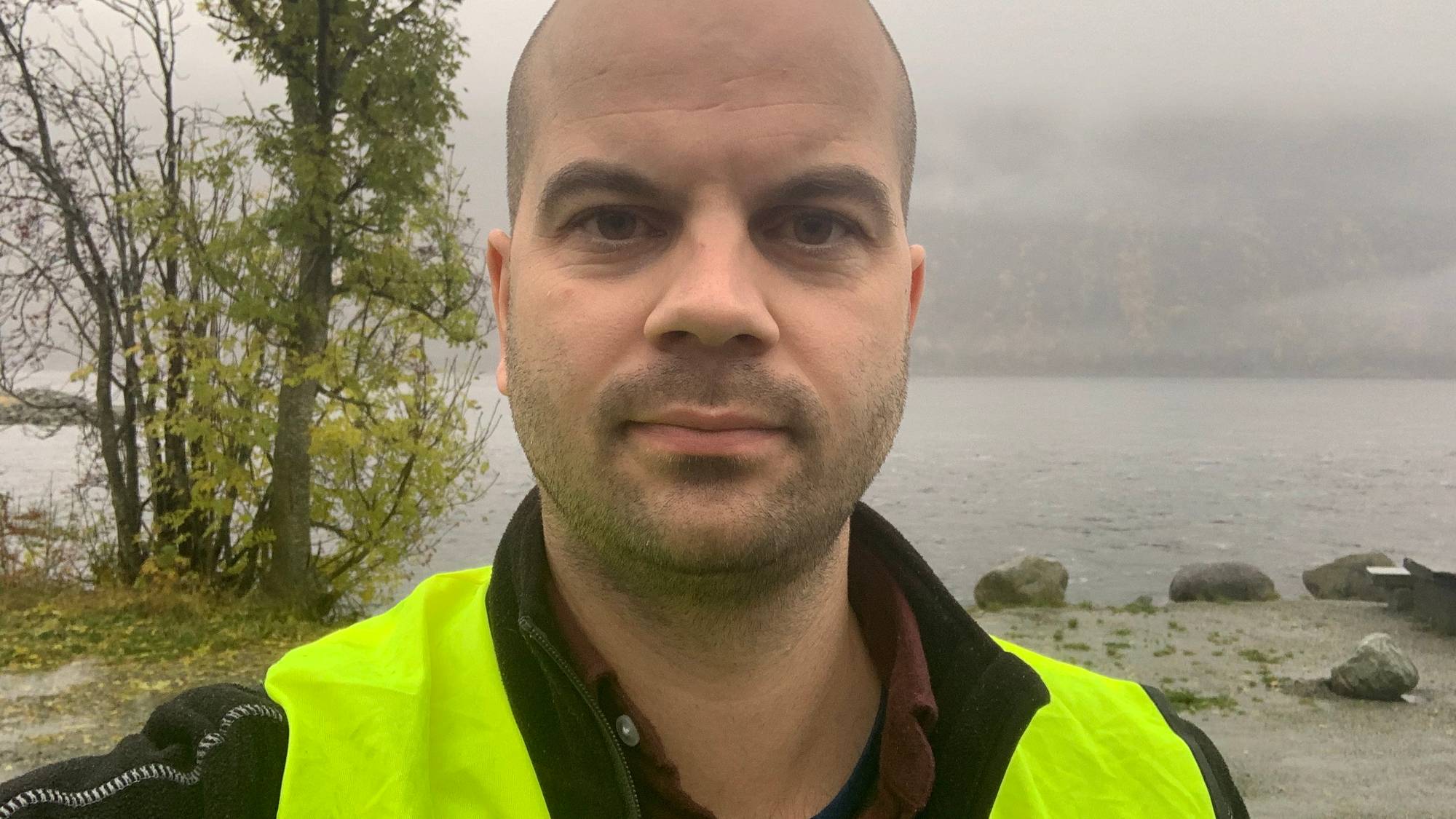 NRK-reporter Magnus Stokka var først på rasstedet på riksvei 13 – NRK ...