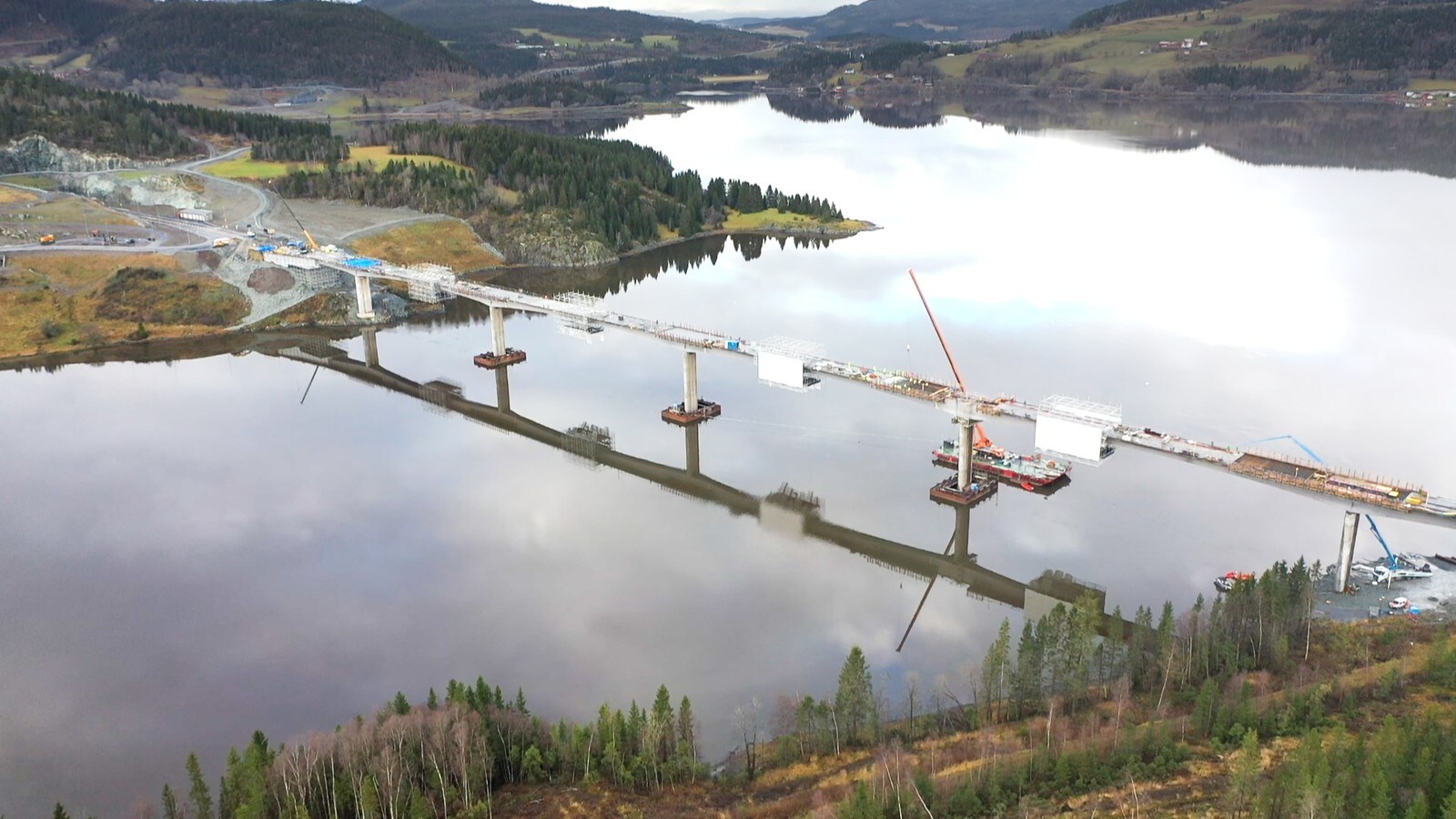 Brua skulle ha vært ferdig for én måned siden – kinesisk byggeselskap ...