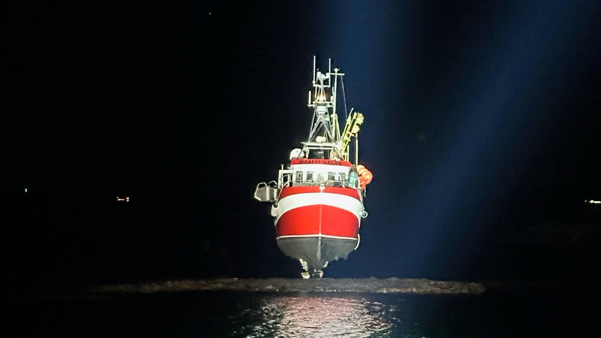 Redningsselskapet måtte bistå en sjark som gikk på grunn ved Bolga i ...