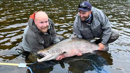 Norges største laks så langt i år er tatt i Altaelva – NRK Troms og ...