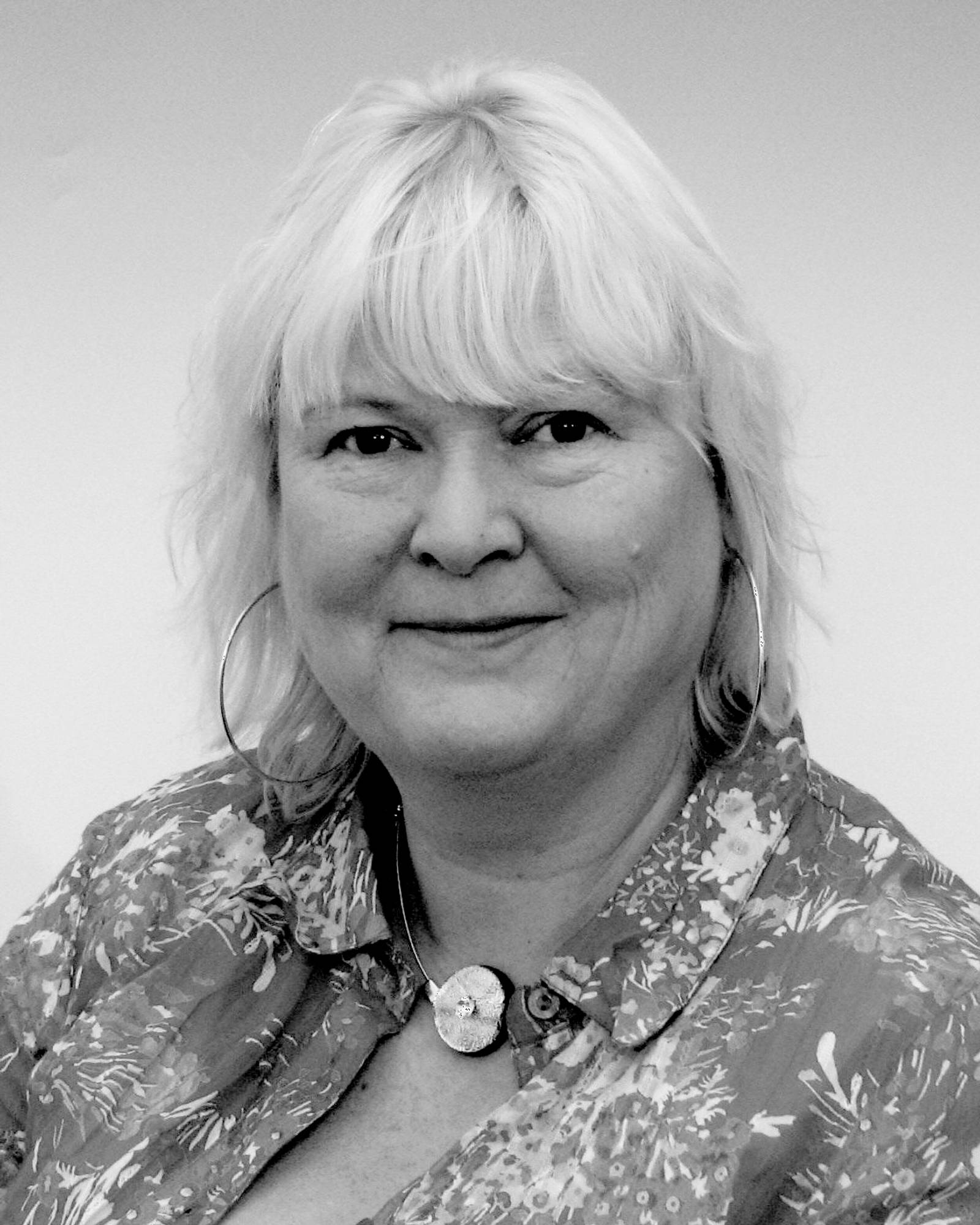 NRK-journalist Marianne Rustad Carlsen er død – NRK Norge – Oversikt ...