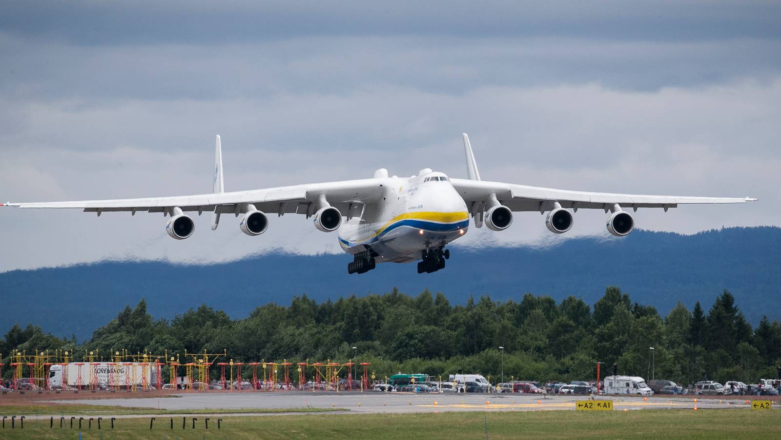 Flyplassansatte opprømt over AN-225 – NRK Norge – Oversikt over nyheter ...