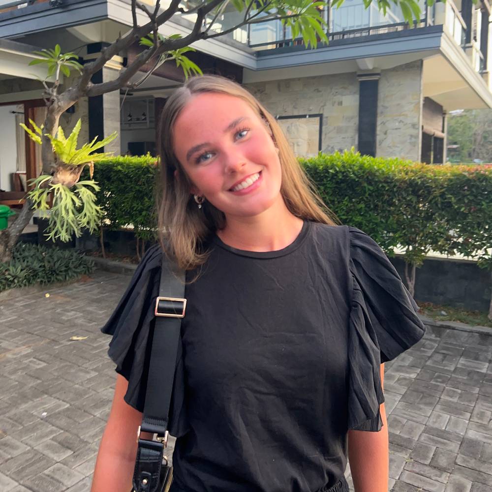 Jeg føler meg mer som meg selv på sosiale medier – NRK Norge – Oversikt ...