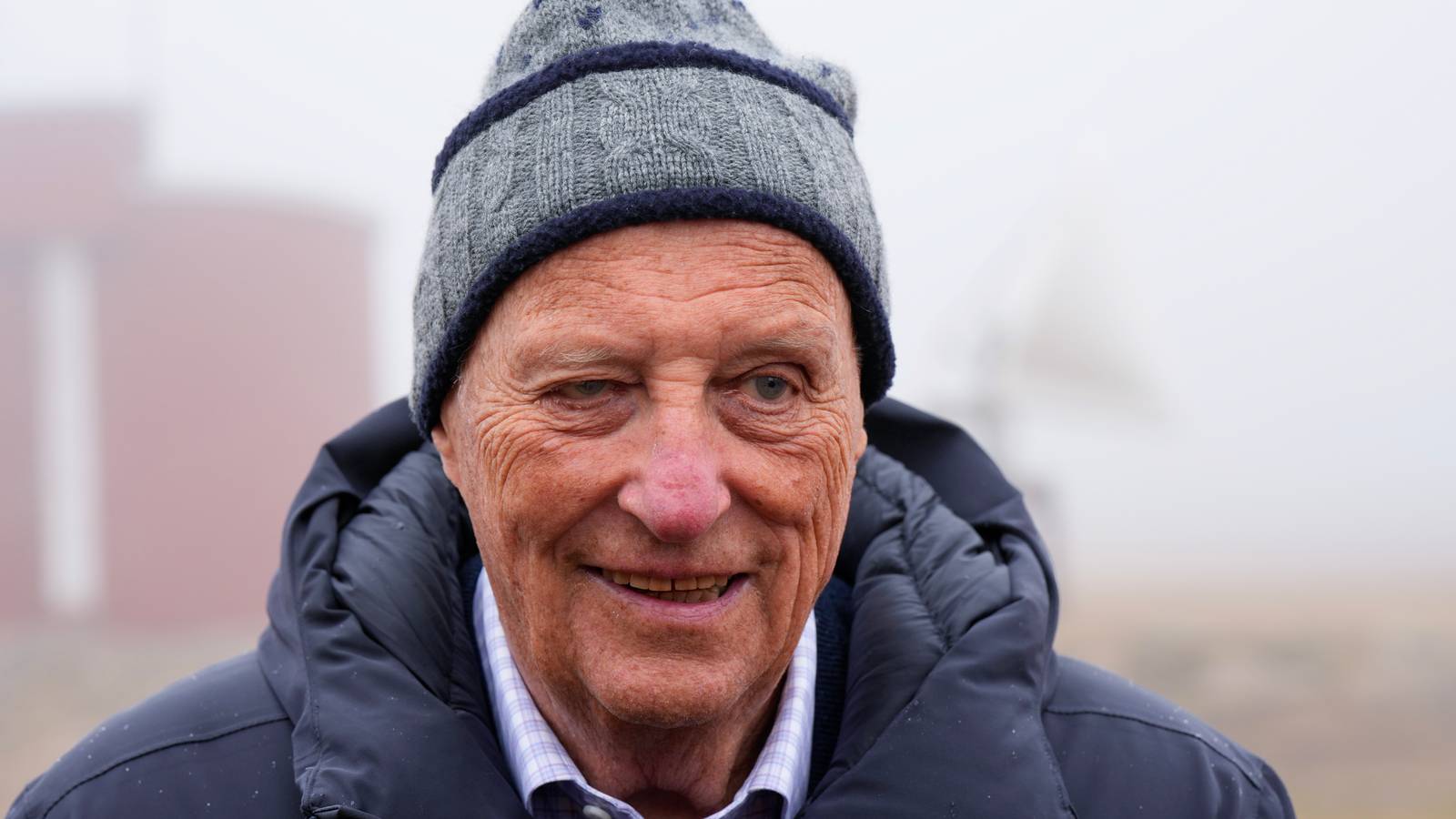 Kong Harald på Bjørnøya: – Dette er en del av Norge, derfor er vi her – NRK Norge – Oversikt ...