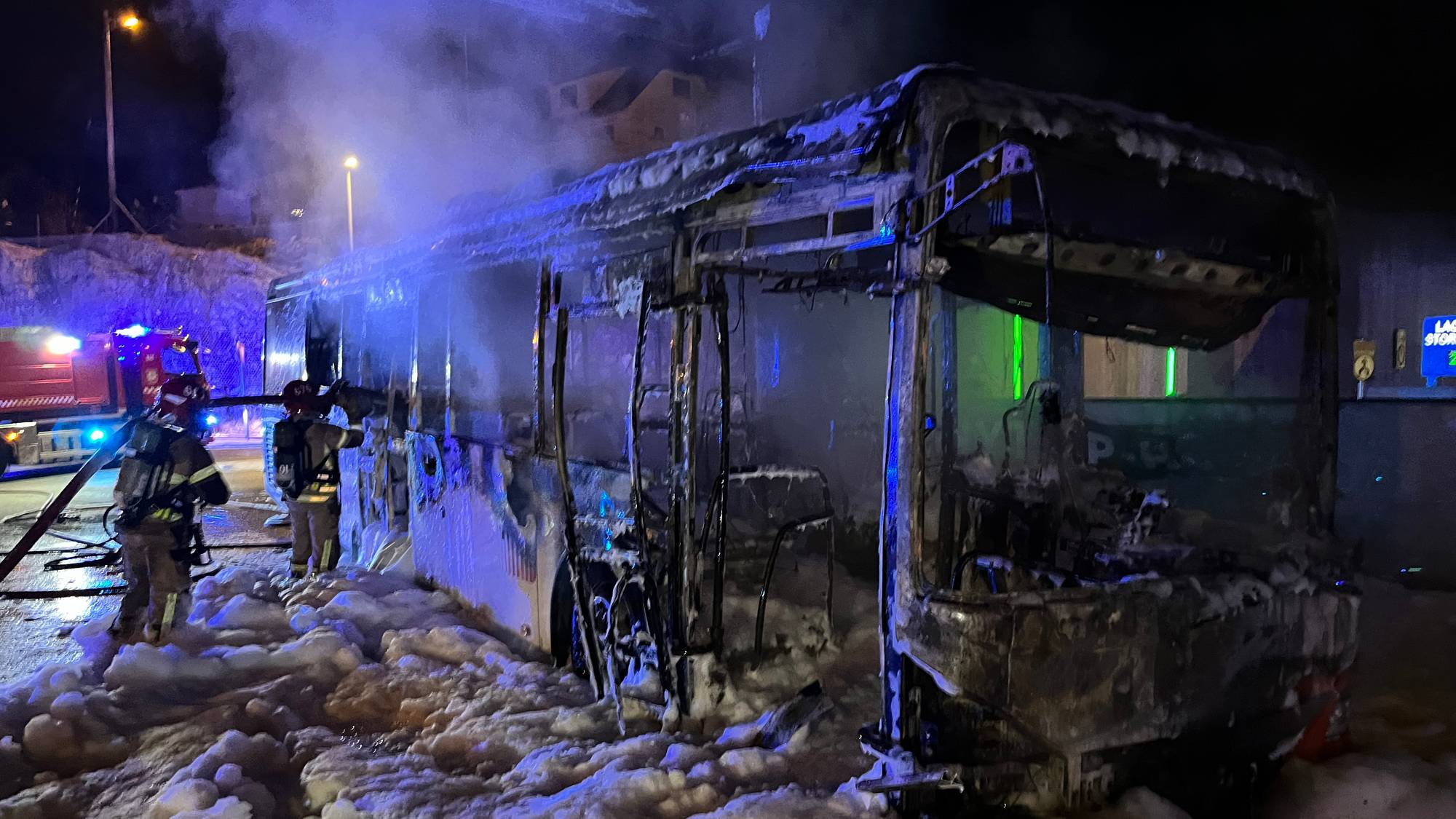 Politiet Etterforskar Bussbrann I Bergen Sjåføren Sa Det Eksploderte