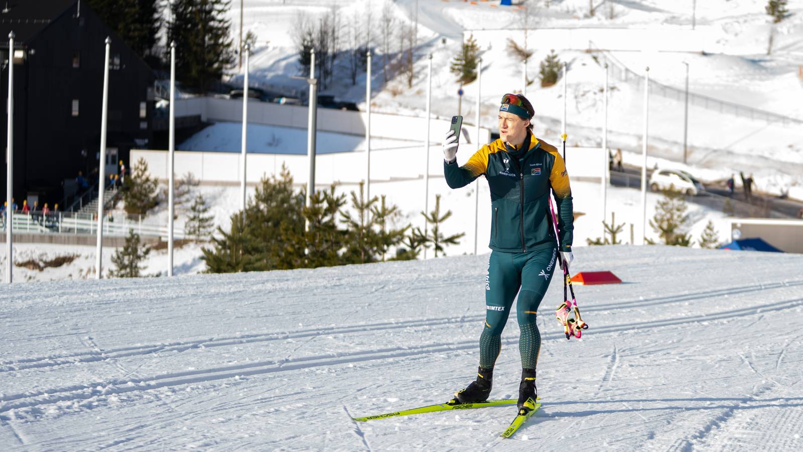 Matt Smith gikk på ski for første gang for to år siden – nå skal han gå ...