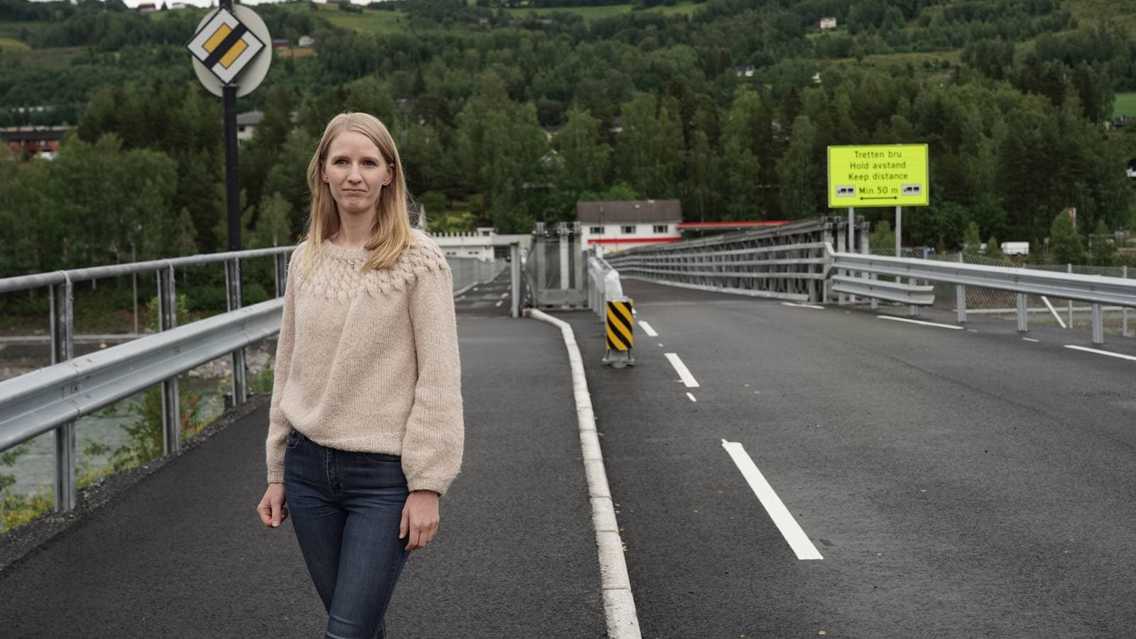 Terje Brenden fekk køyre først over brua ved Tretten. Ny bru åpna fredag – NRK Innlandet ...