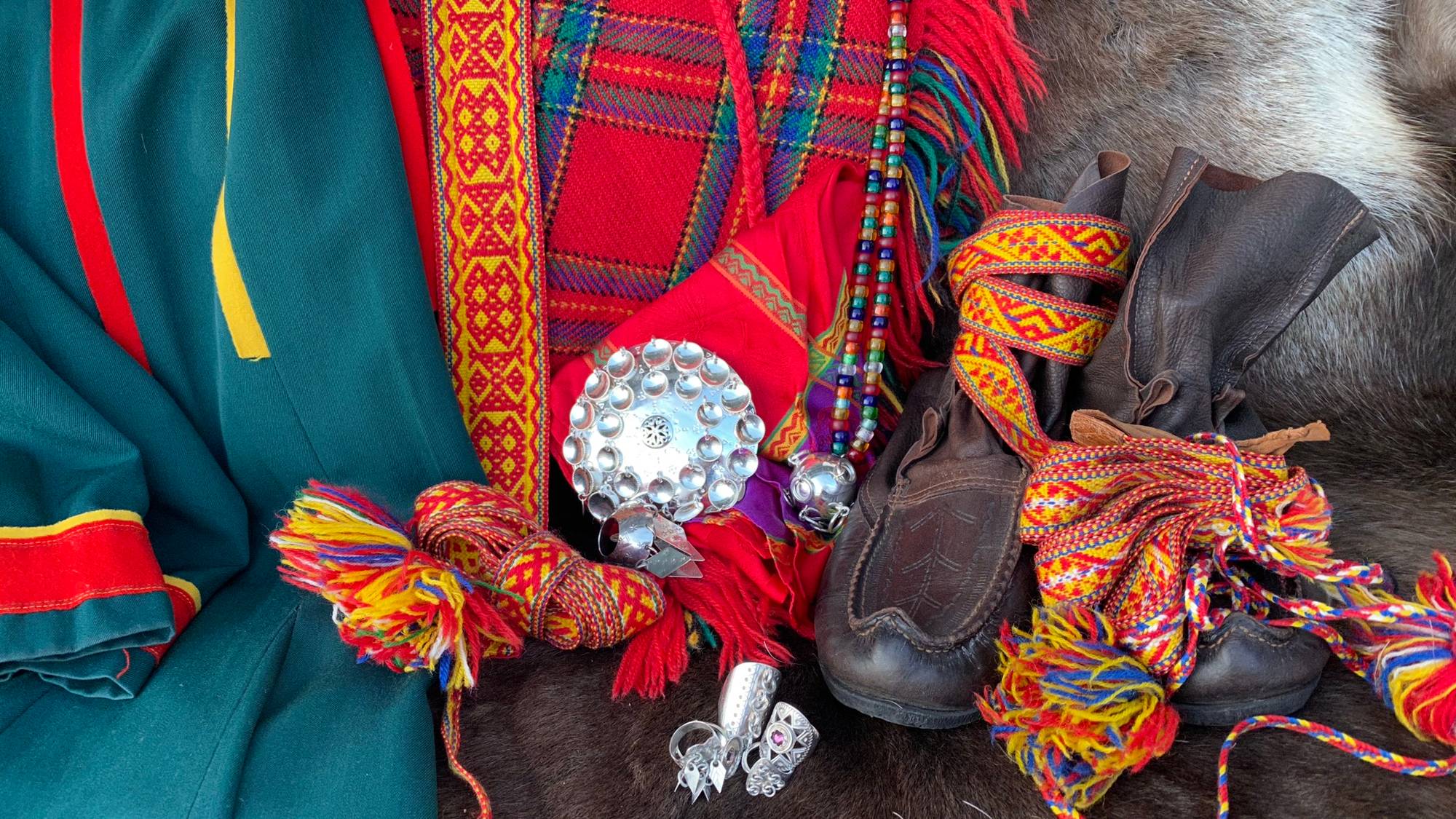 Ellen Berit klipper opp kofta og sjokkerer – NRK Sápmi