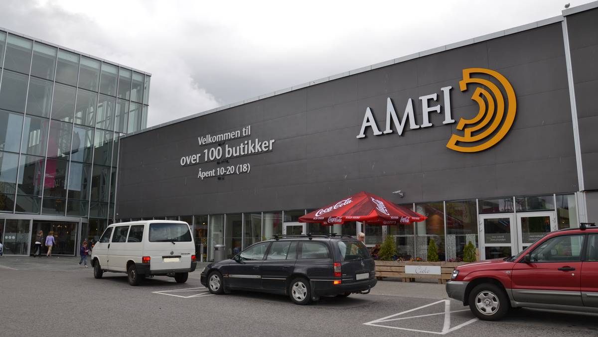 Amfi i Steinkjer evakuert – NRK Trøndelag – Lokale nyheter, TV og radio