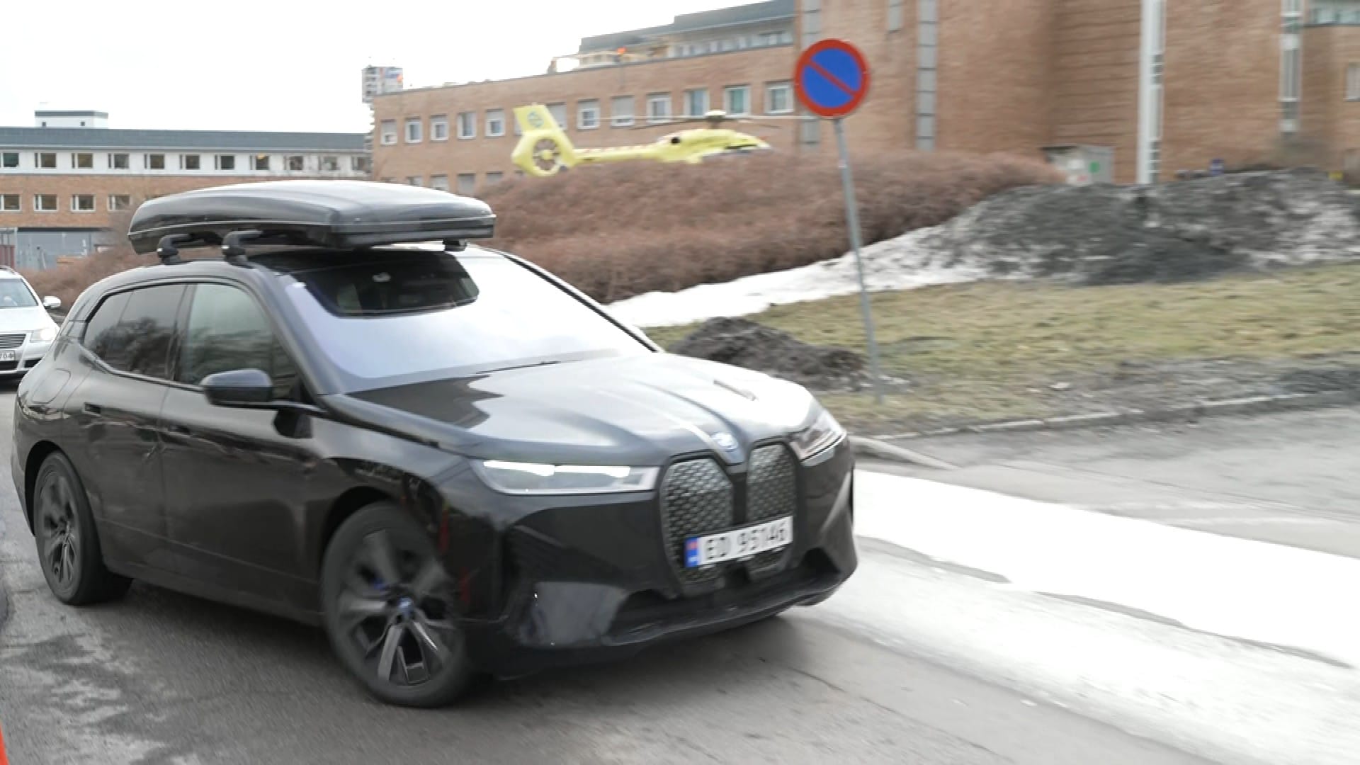 Over 60.000 følger kongens flyreise – Siste nytt – NRK