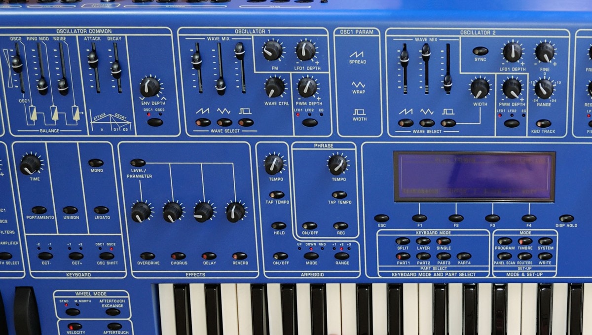 Elektroniske instrumenter – NRK Skole – musikkparken