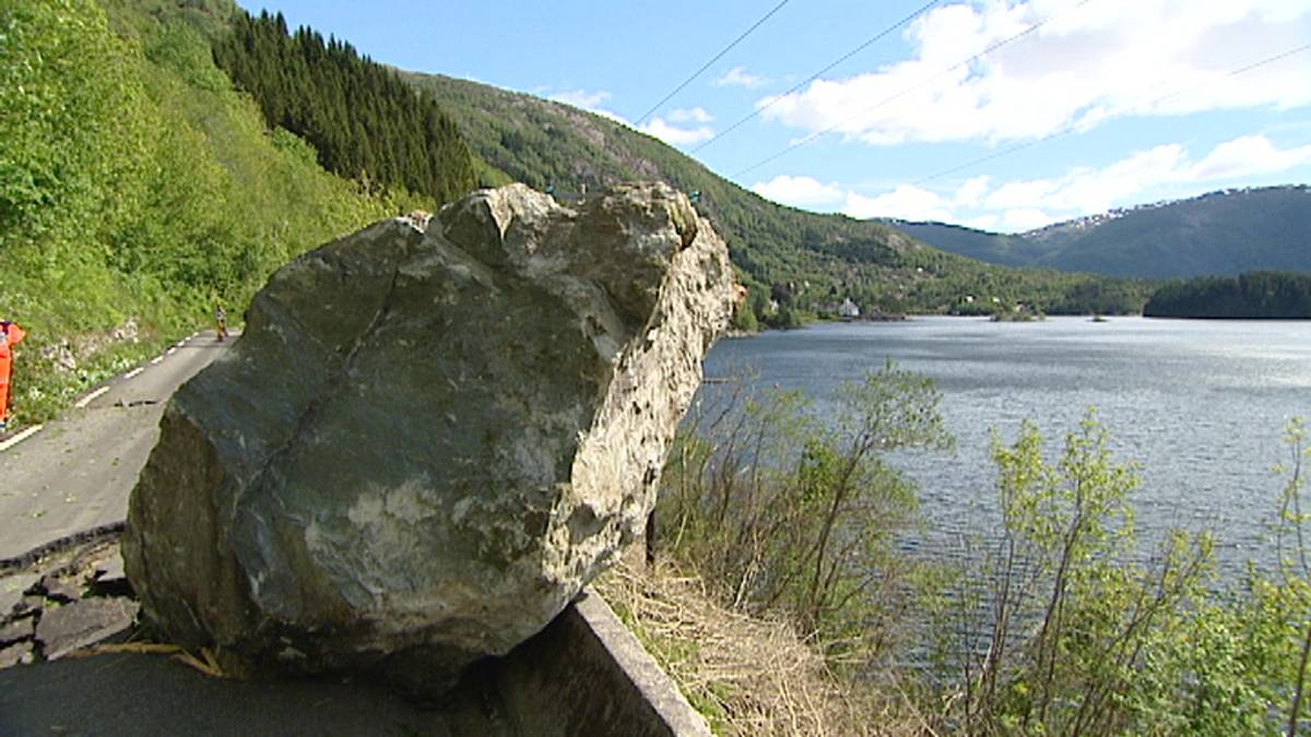 Store steiner raste ut på Osterøy – NRK Vestland