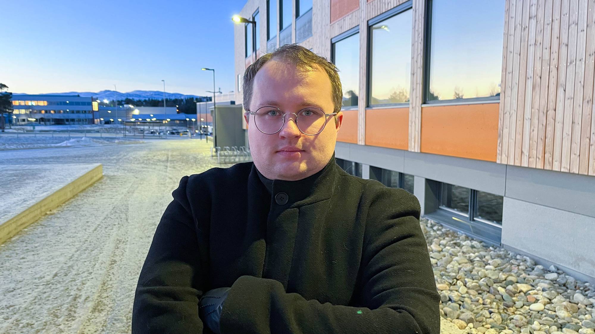 Fremskrittspartiets Ungdom-leder Simen Velle mener skoler i Troms og ...