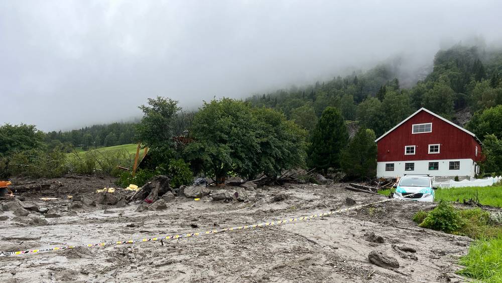 Jordskred tok huset hennar under ekstremvêret «Hans»: – Når det regnar, har eg sett mange ...
