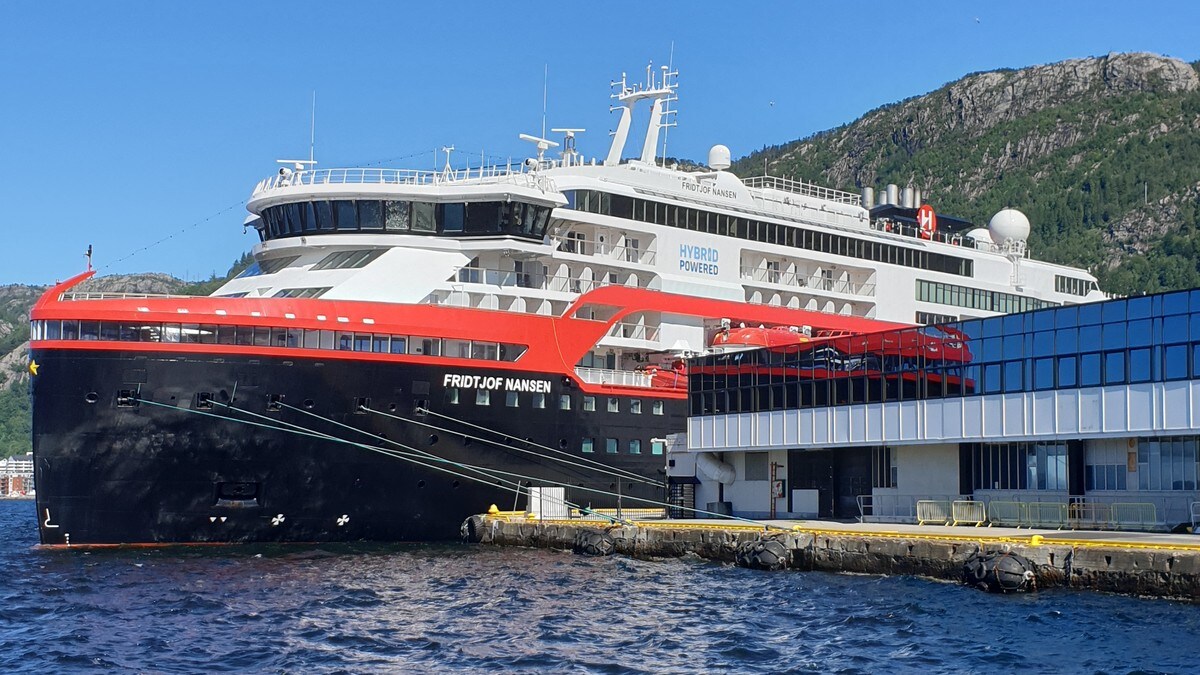 Hurtigrute-skip til kai i Bergen – NRK Vestland