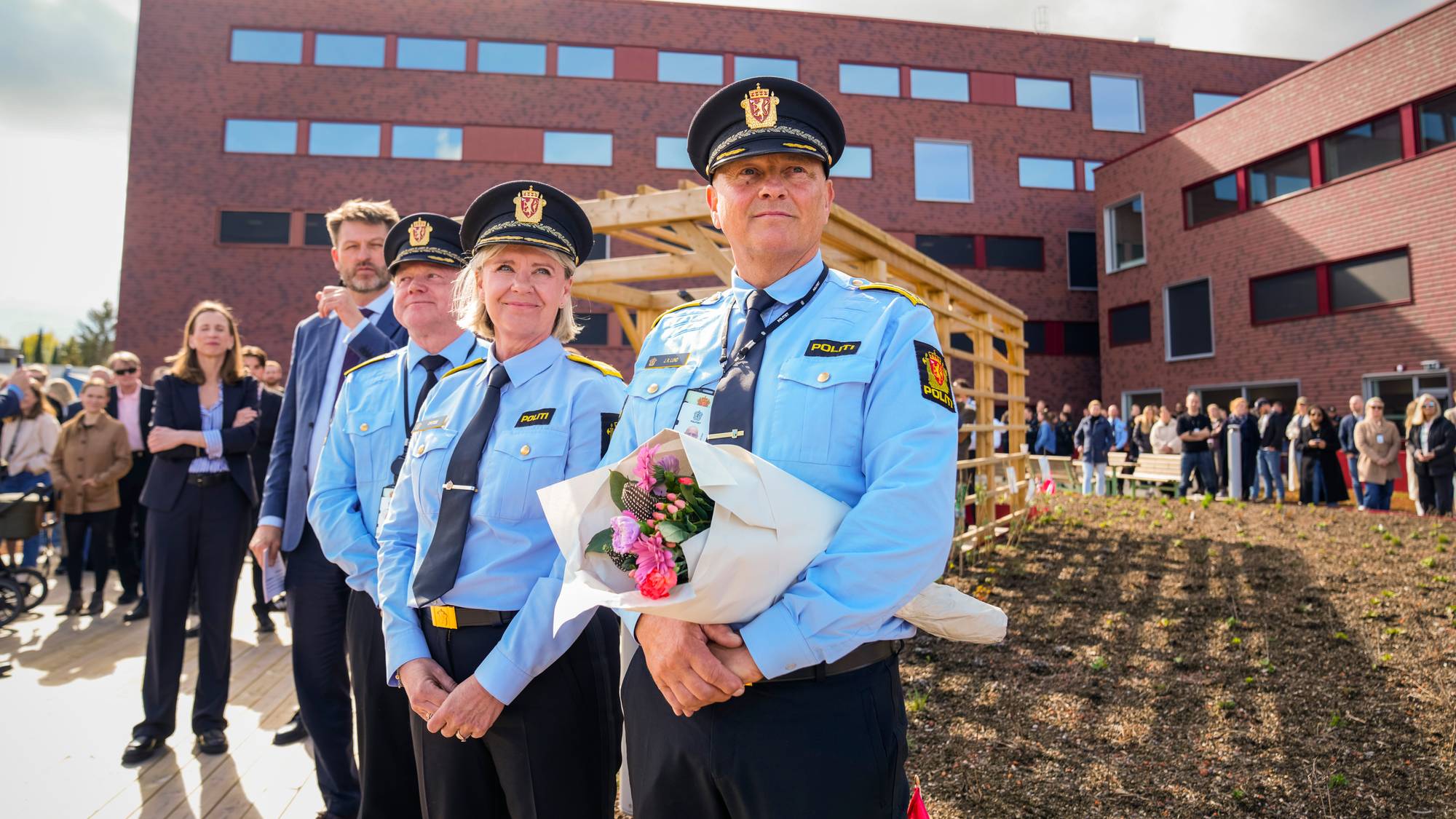 Åpnet ny Oslo øst politistasjon på Alna - Legger ned på Manglerud og ...