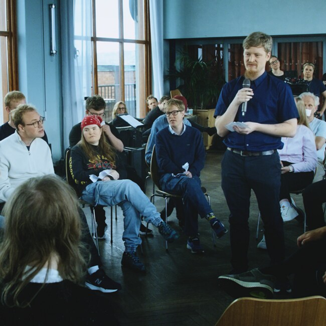 Kjendisene blir stilt til veggs i Nrks nye serie om A-laget – NRK ...