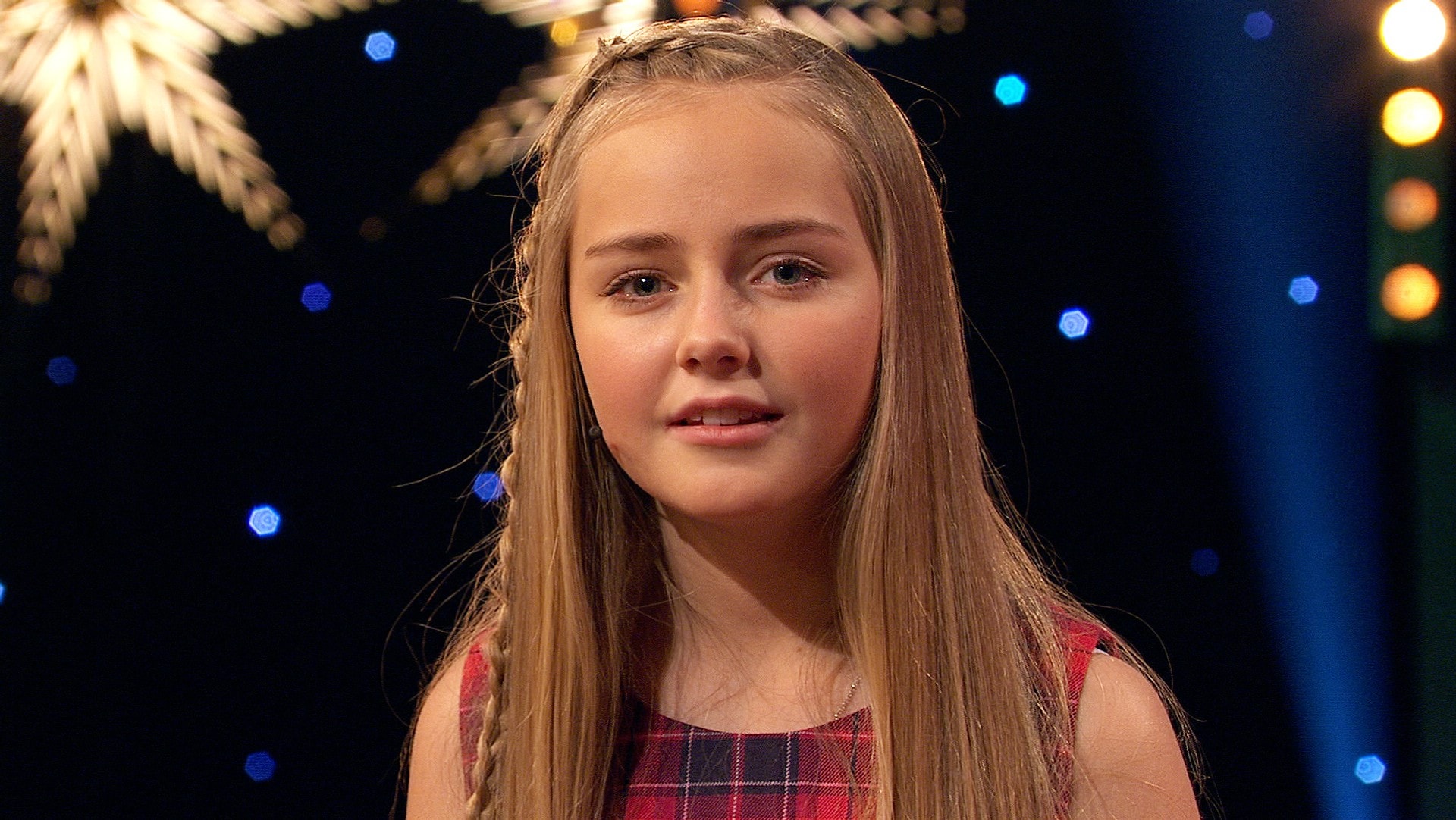 Julemorgen: Mathea Mari synger – NRK